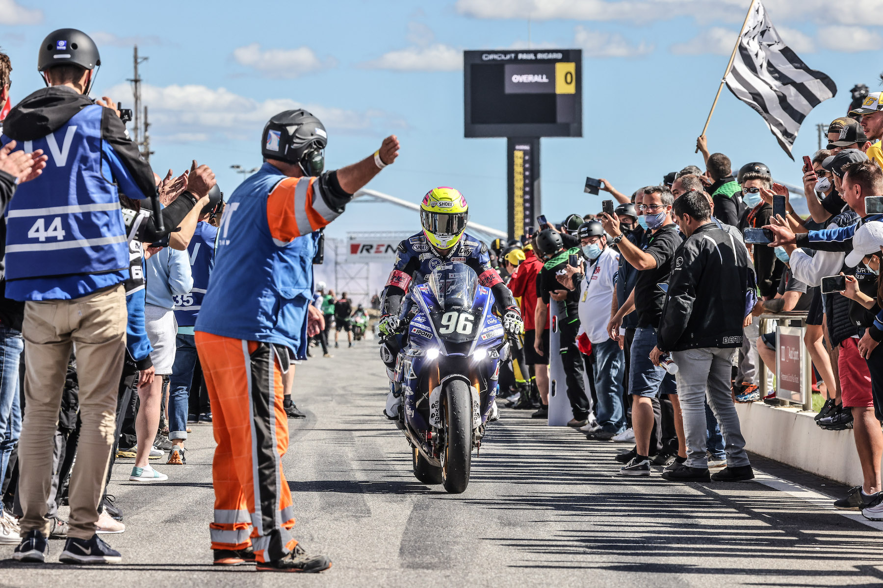 Dunlop teams finish on the podium in hard-fought Bol d’Or endurance race