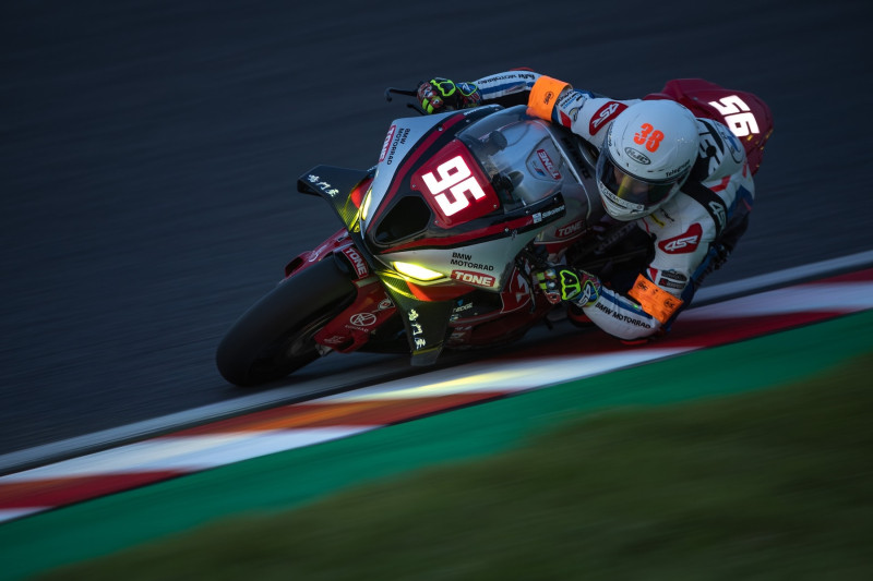 Dunlop supports competitive Formula EWC and Superstock Trophy fields at Suzuka 8 Hours