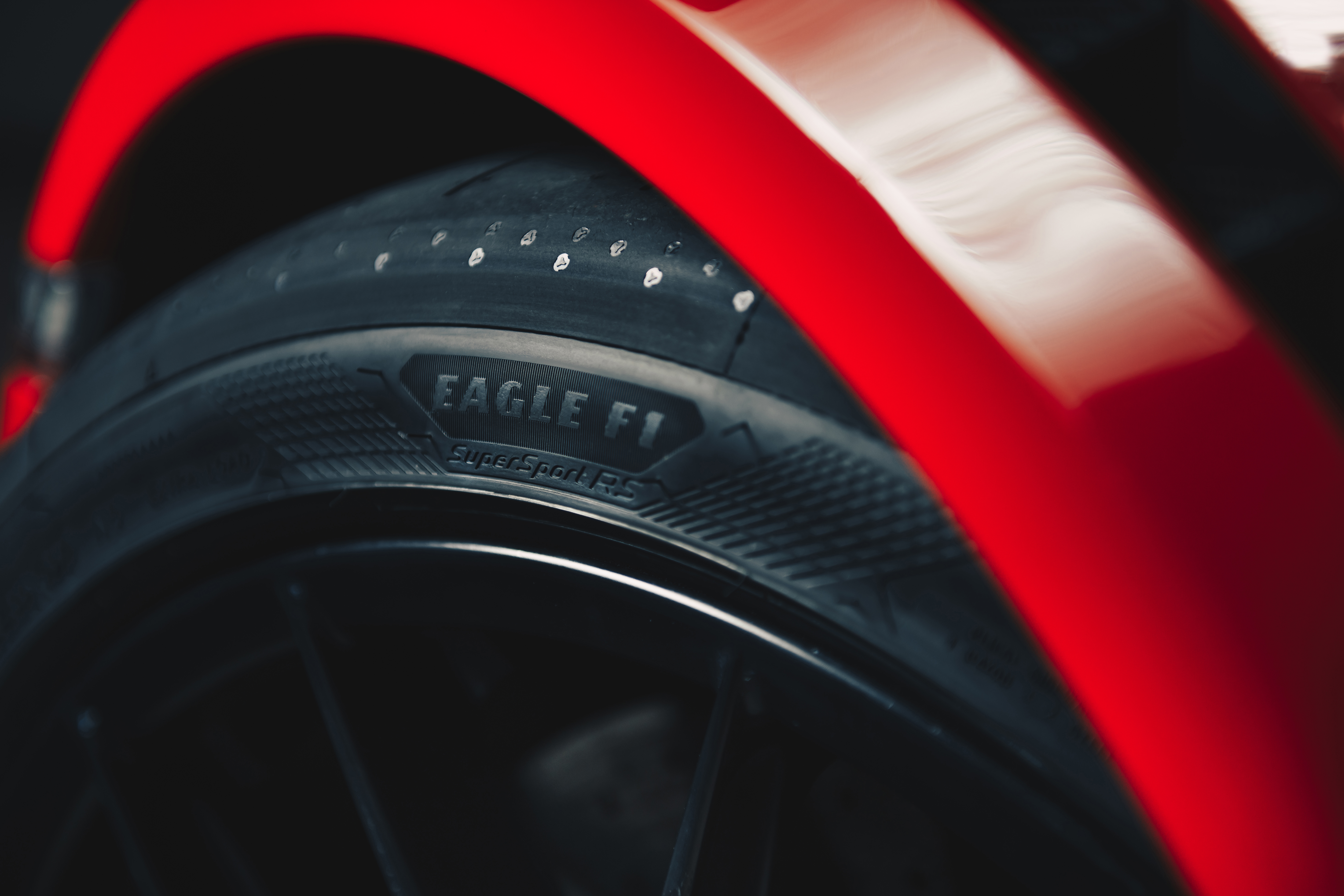 Goodyear Eagle F1 SuperSport RS: custom-made tire for Porsche 911 GT2 ...