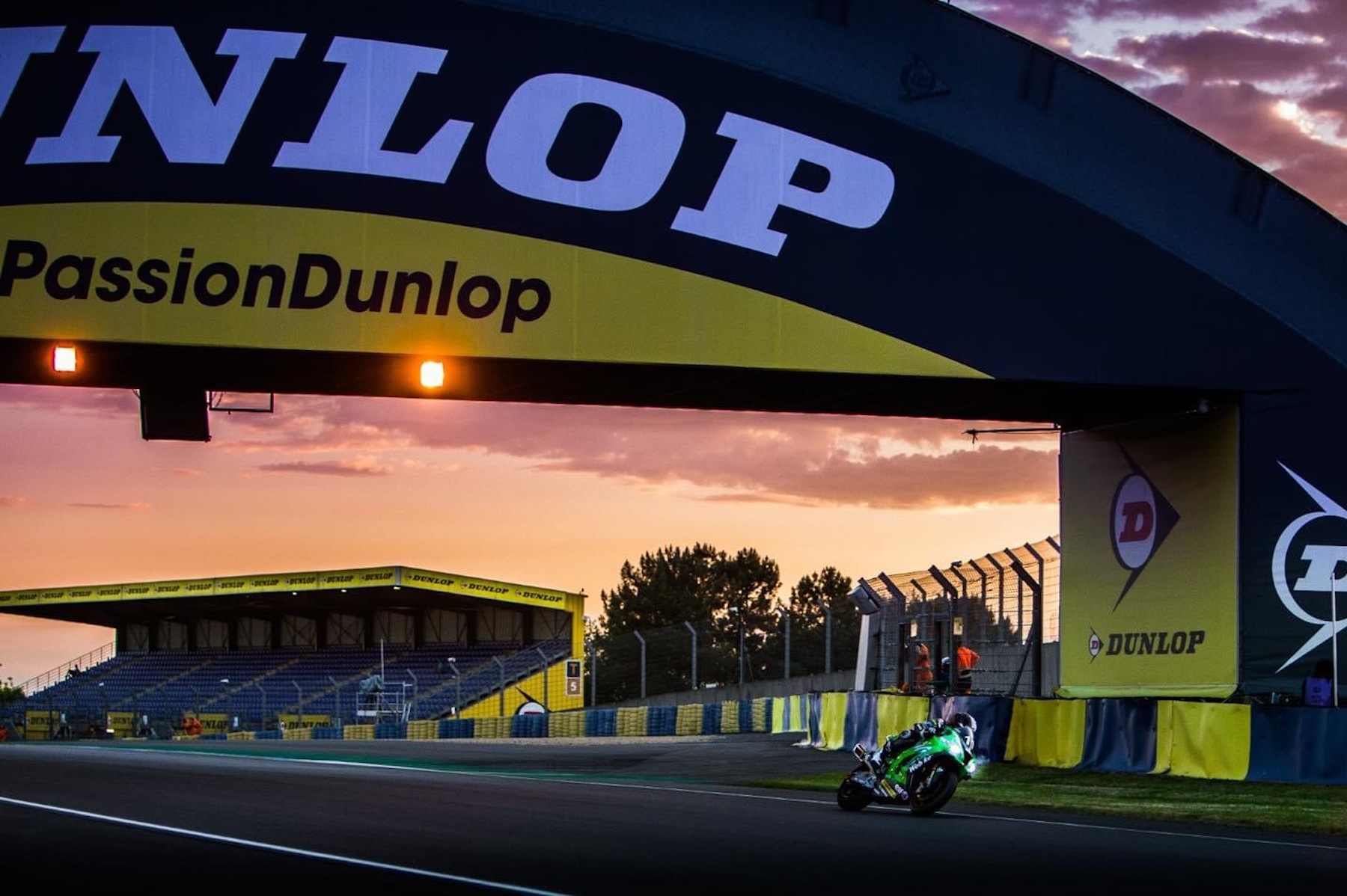 Double Dunlop podium in 24 Heures Motos