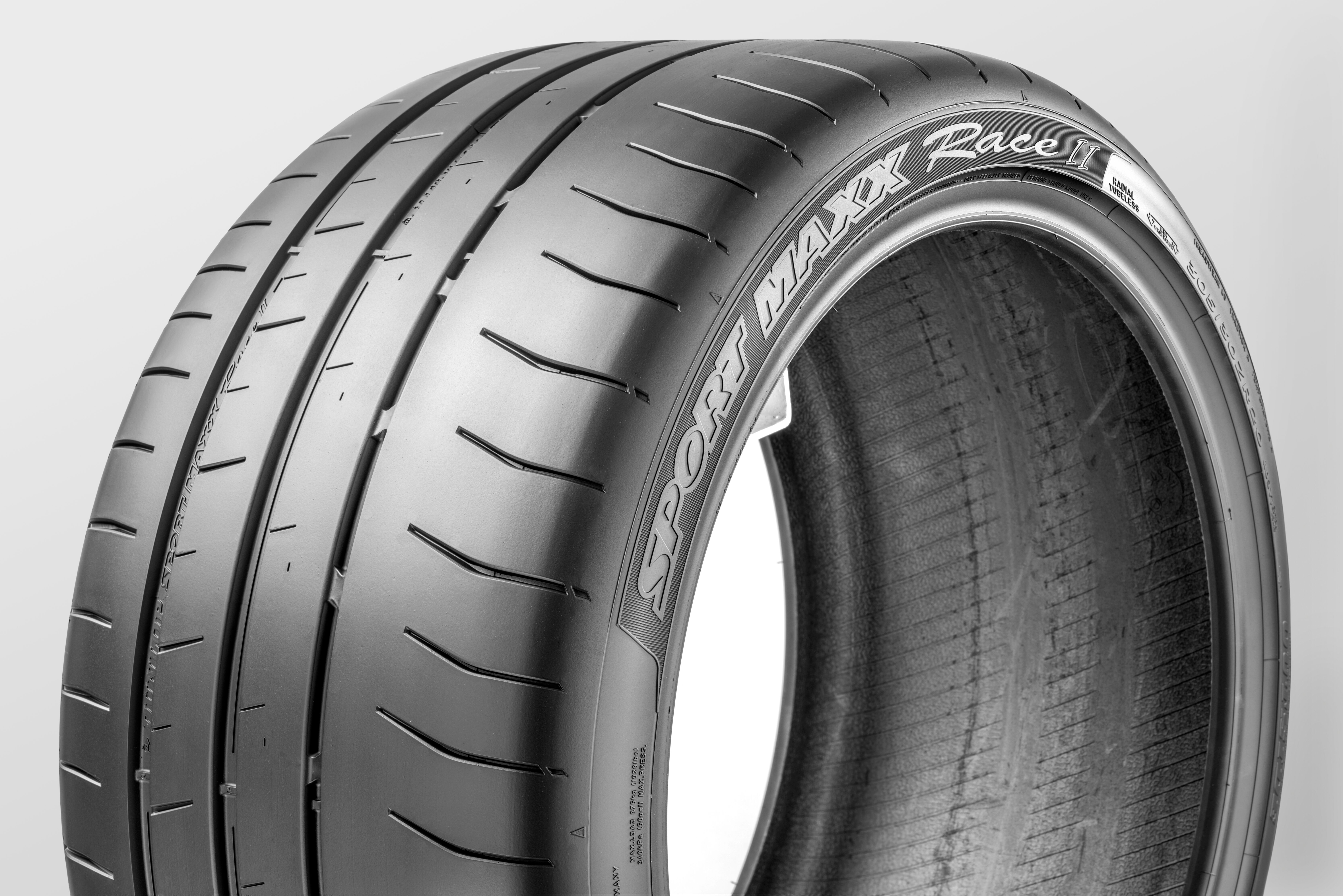 Porsche 718 Cayman GT4 RS Dunlop Sport Maxx Race 2 tires