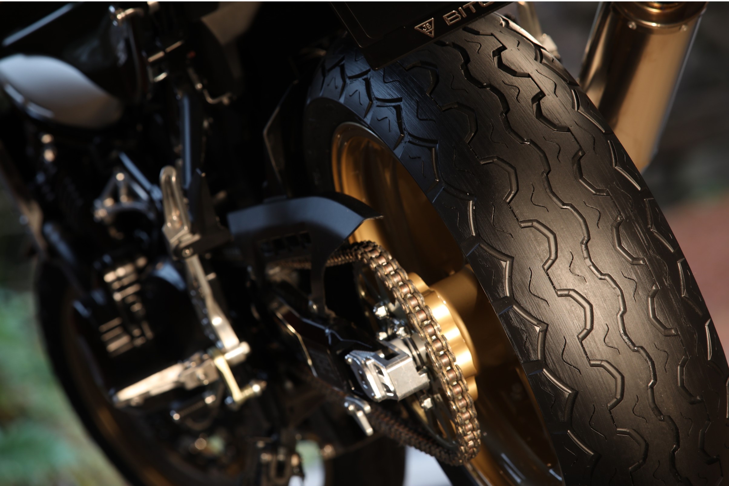 Winning heritage with new technologies - The Dunlop TT100 GP Radial