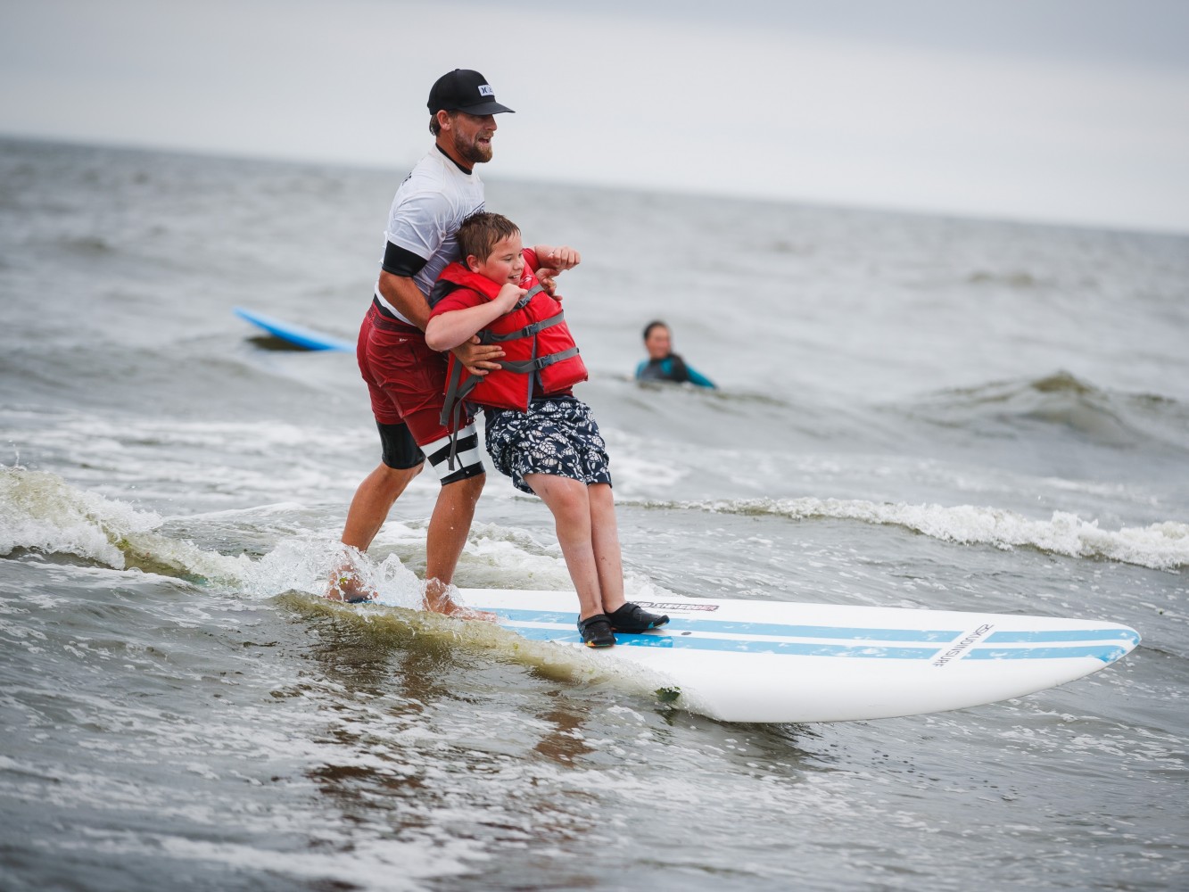 Hospital Helps Young Patients Make a Splash with Adaptive Surfing on ...