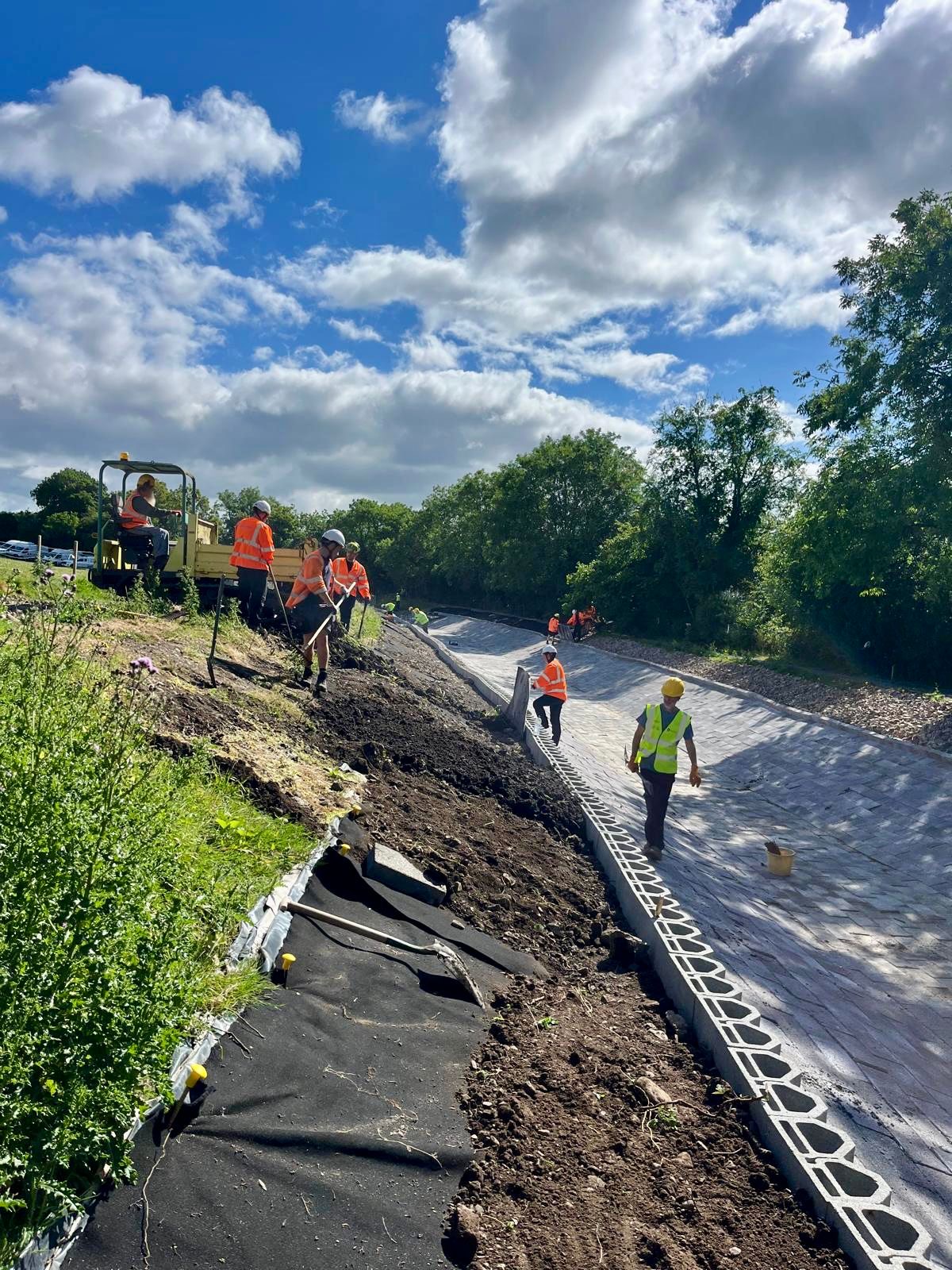 Openreach volunteers bring ‘green skills’ to help restore Welsh waterways