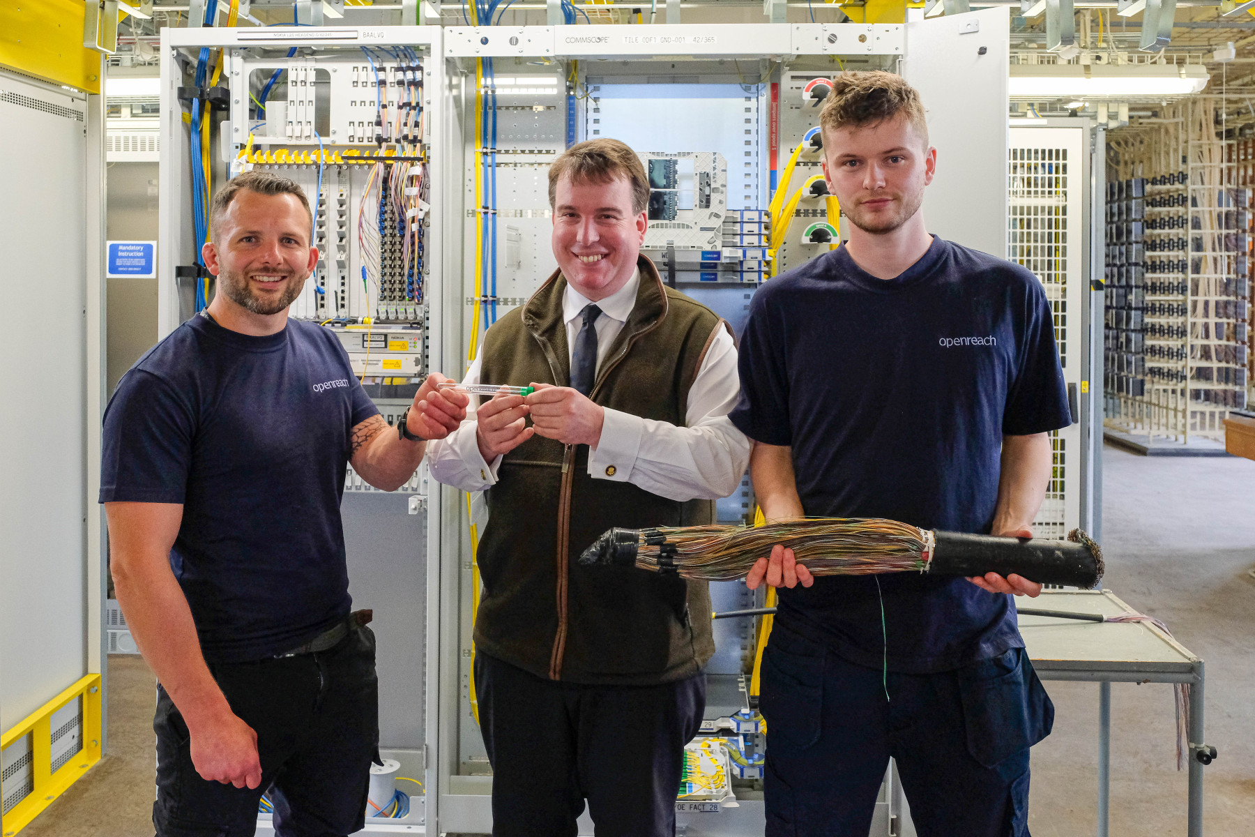 Montgomeryshire MP visits Openreach broadband build in Llanbrynmair