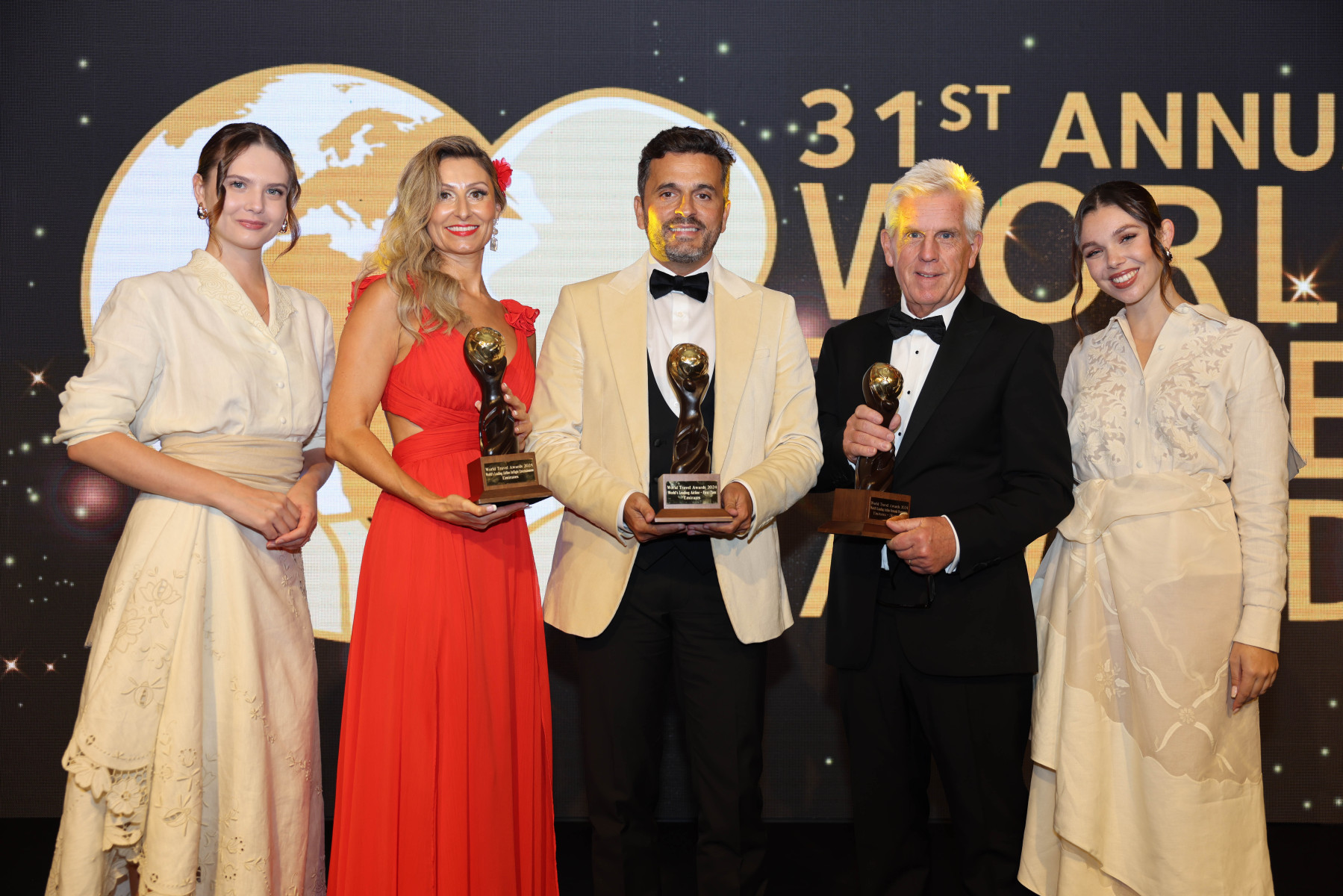 Emirates wins at World Travel Awards and Tech Awards