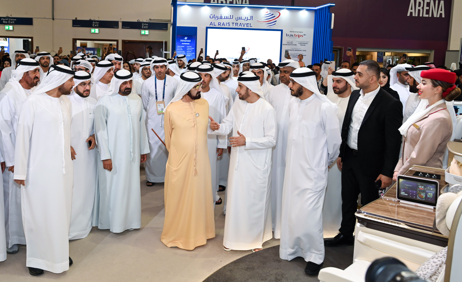 Sheikh Mohammed-at-Emirates-stand_2