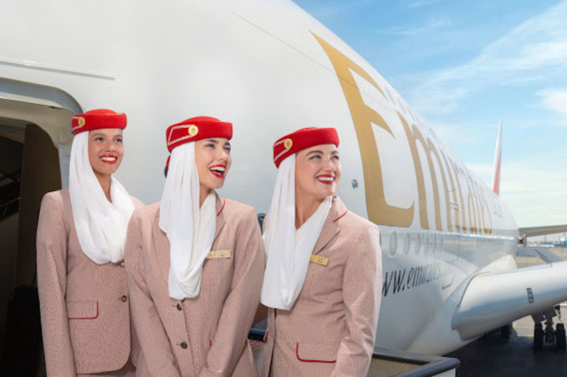 Emirates reclutará en julio y agosto tripulantes de cabina en siete ...