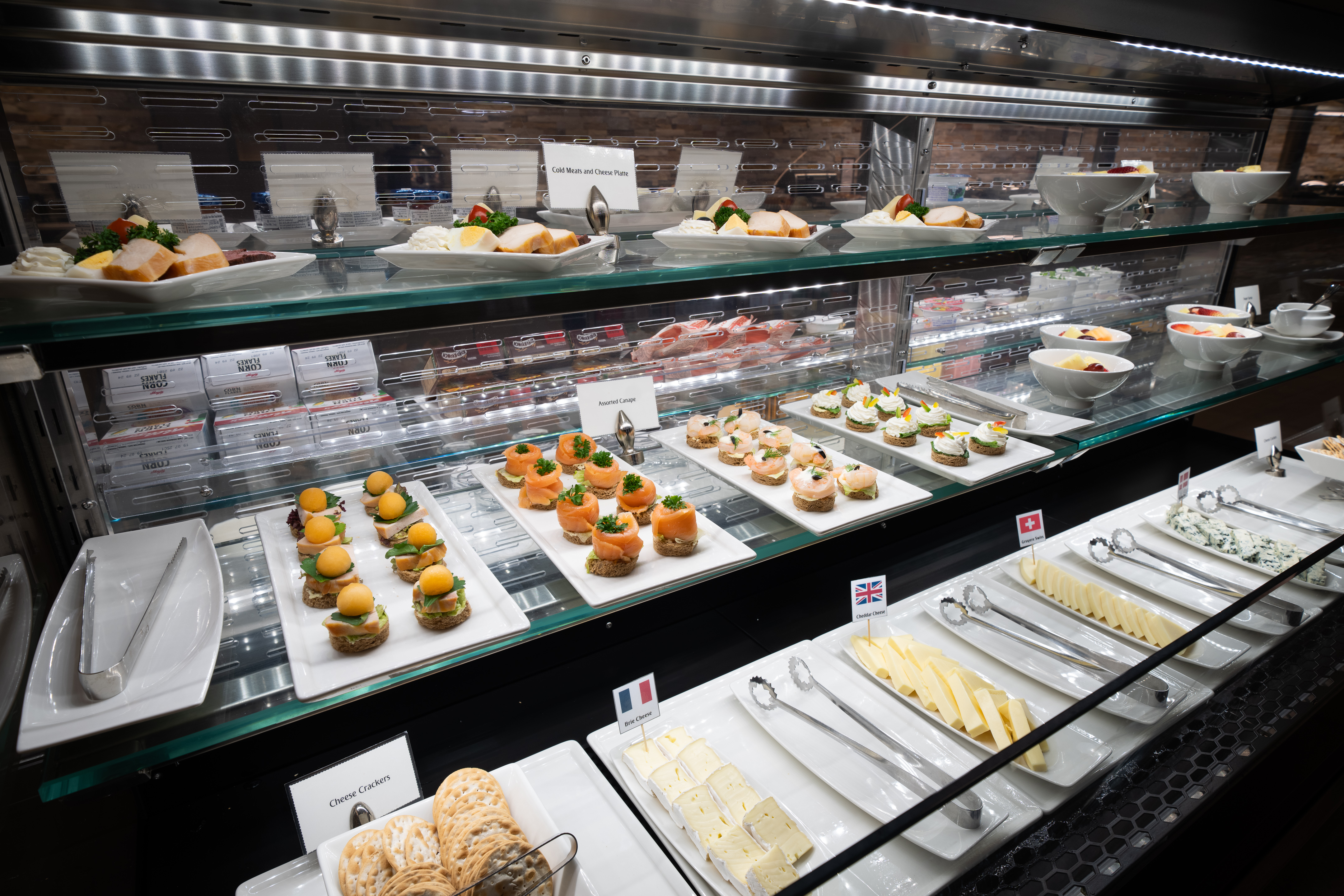 Emirates opens its most expansive lounge, second only to Dubai at ...