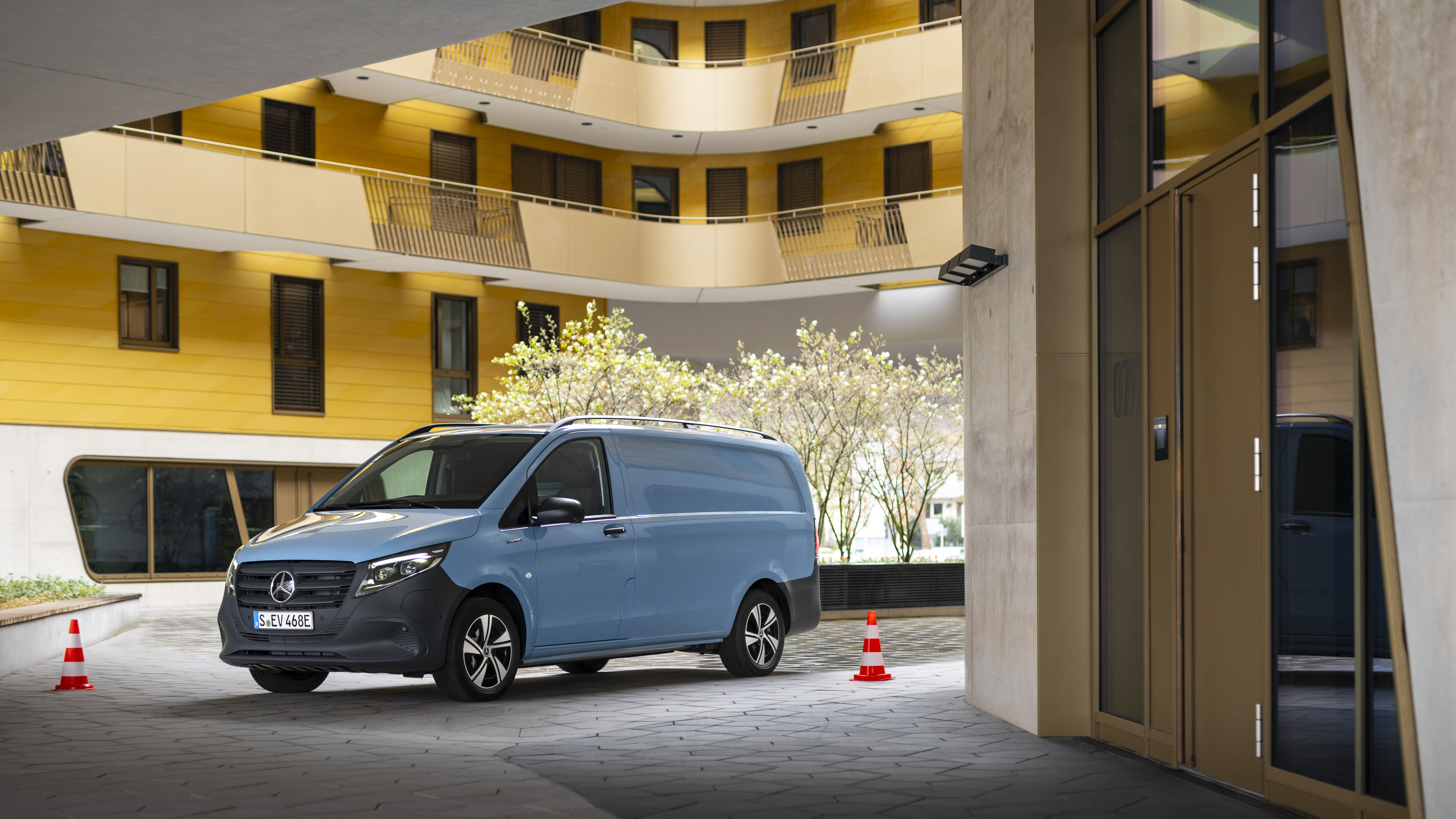 Mehr Premium fürs Business: Die neuen Midsize und Large Vans von ...