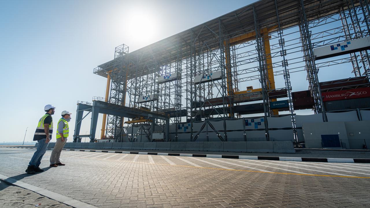 Change the way that containers are handled in ports