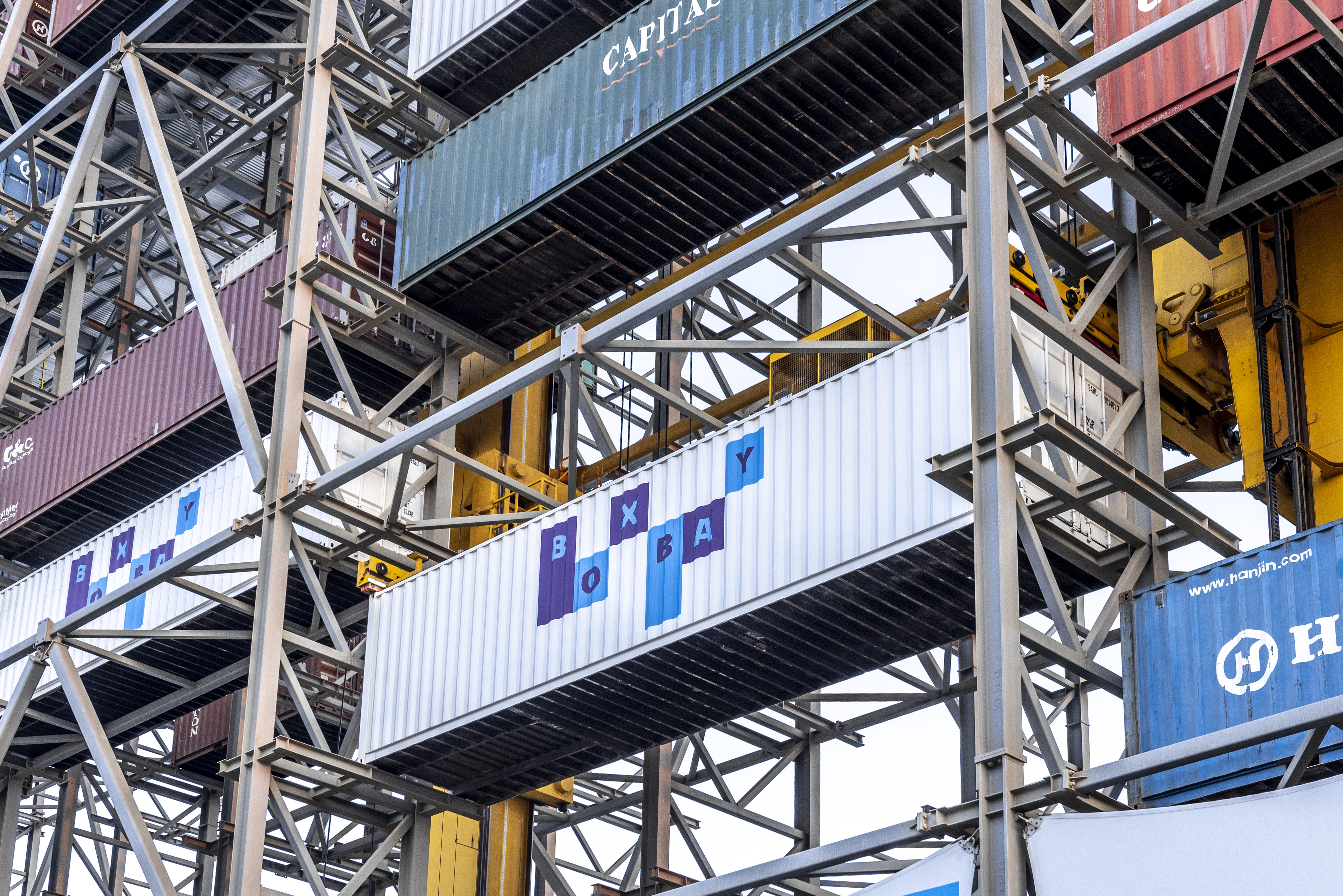 Change the way that containers are handled in ports