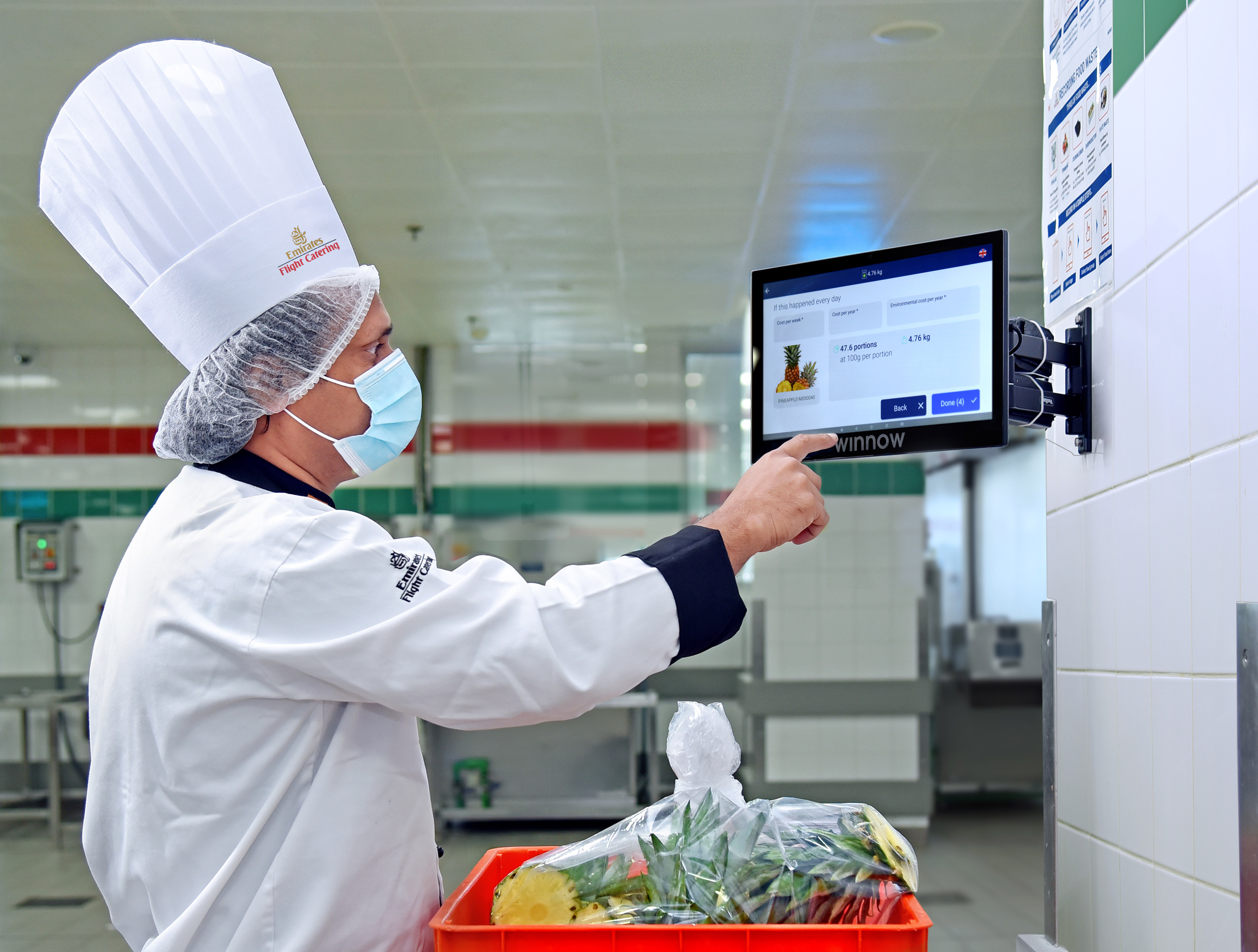 Emirates Flight Catering leverages AI technology to reduce food waste ...