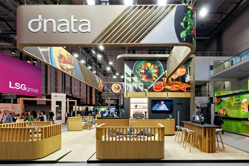 dnata showcases advanced robot to serve exquisite Asian cuisine at WTCE