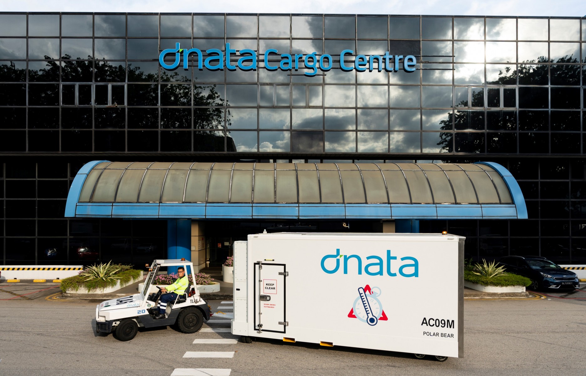 dnata becomes first to offer fully integrated, temperature-controlled ...