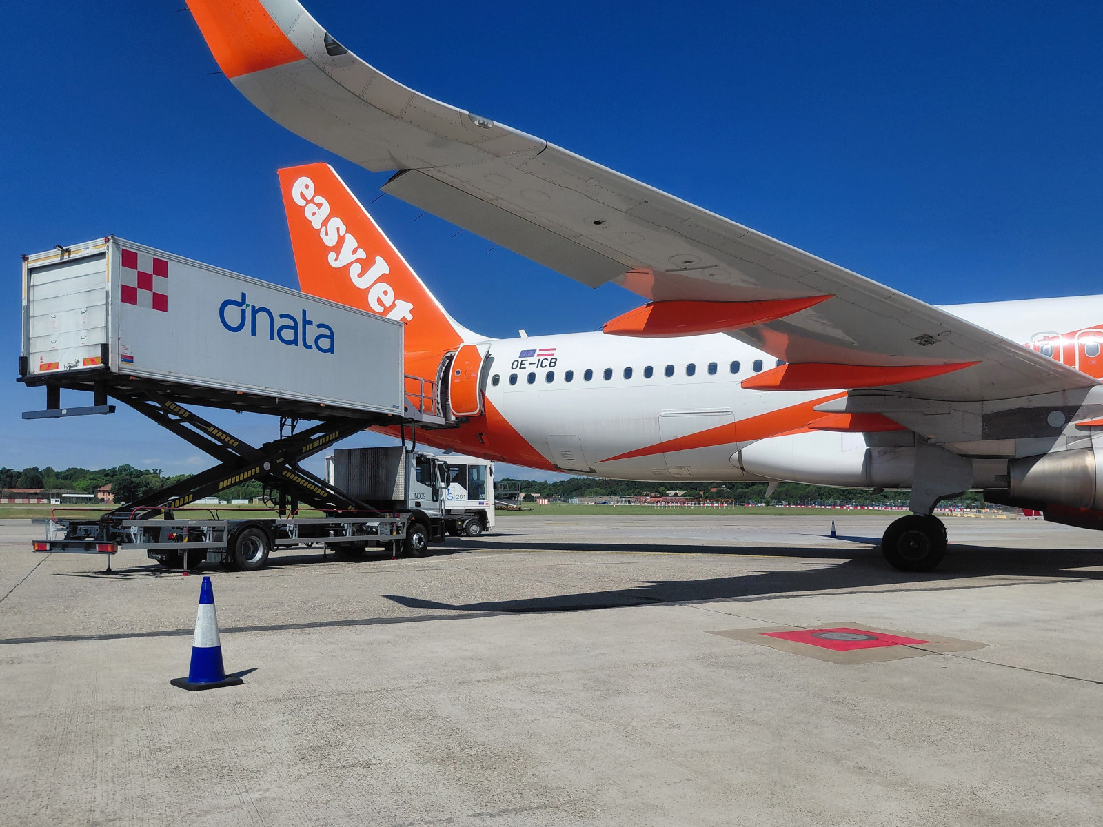 dnata expands inflight retail partnership with easyJet in Italy