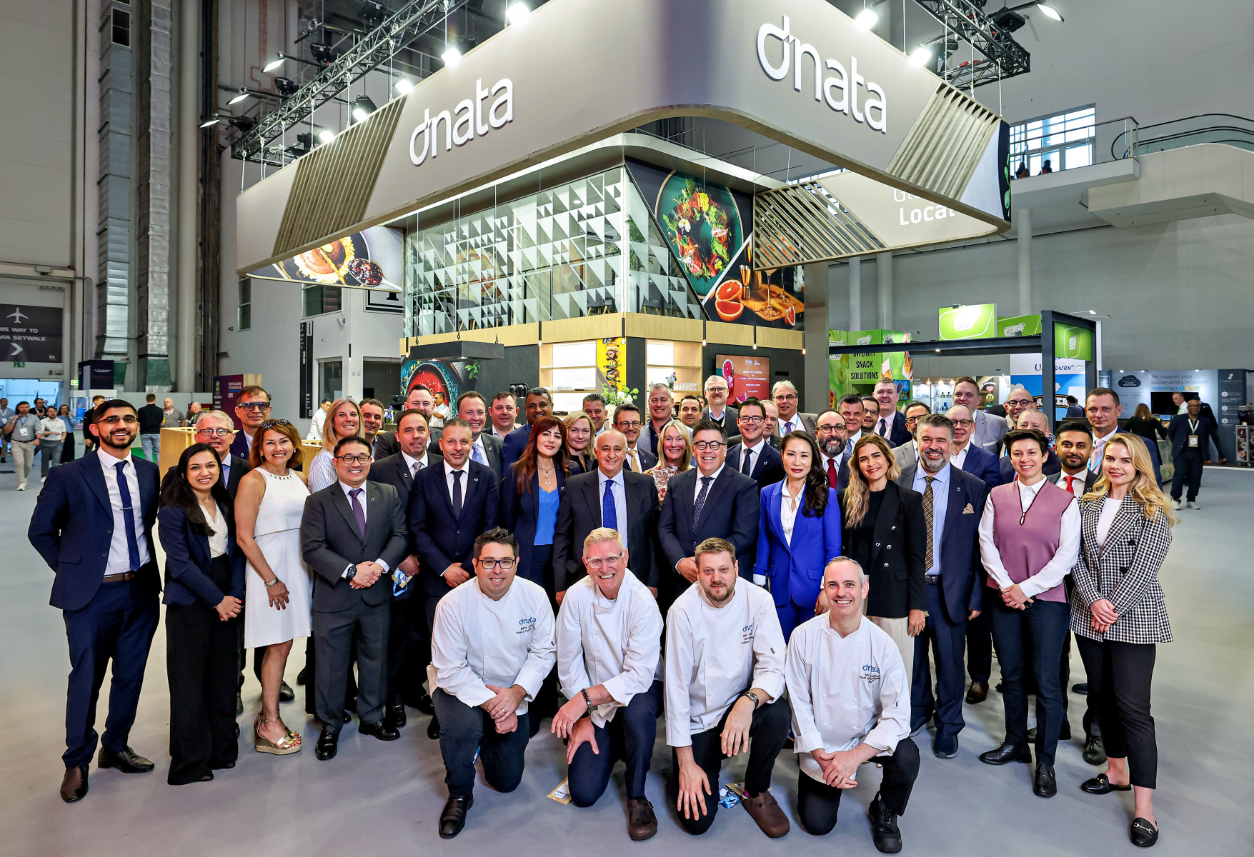 dnata showcases advanced robot to serve exquisite Asian cuisine at WTCE