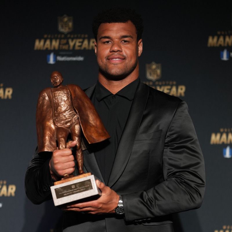 Arik Armstead named Walter Payton NFL Man of the Year presented by ...
