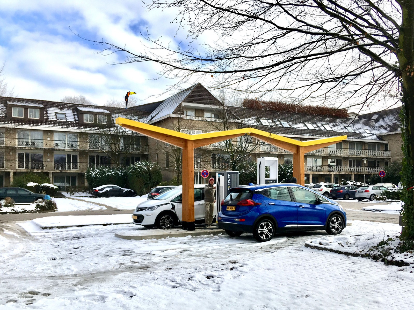 Fastned opens fast charging station at Van der Valk in Germany
