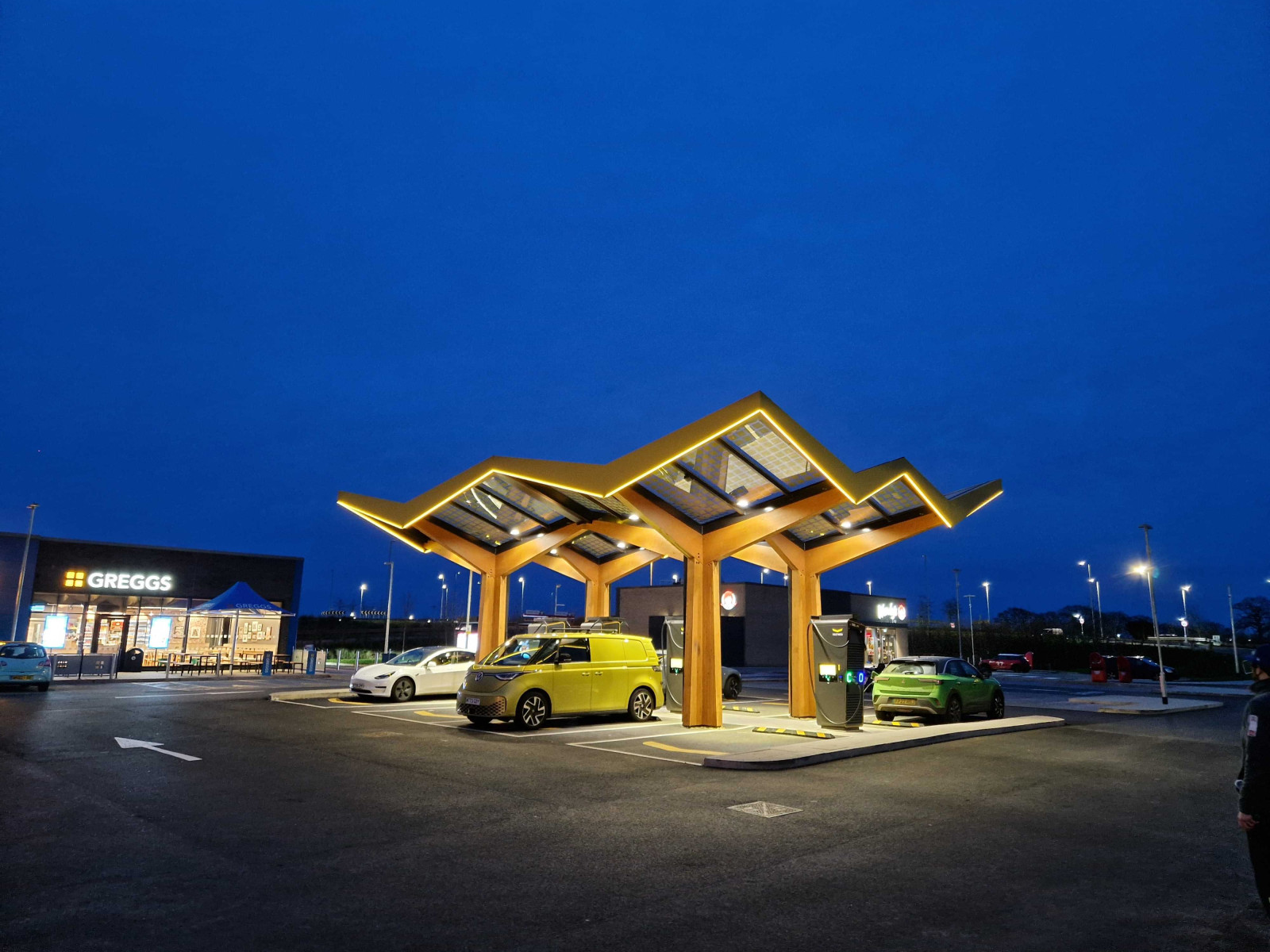 Fastned, UK’s best-rated electric vehicle (EV) charging station ...