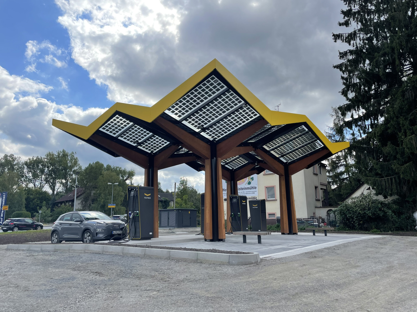 Fastned eröffnet gleich zwei neue Schnellladestationen an A3 und A8