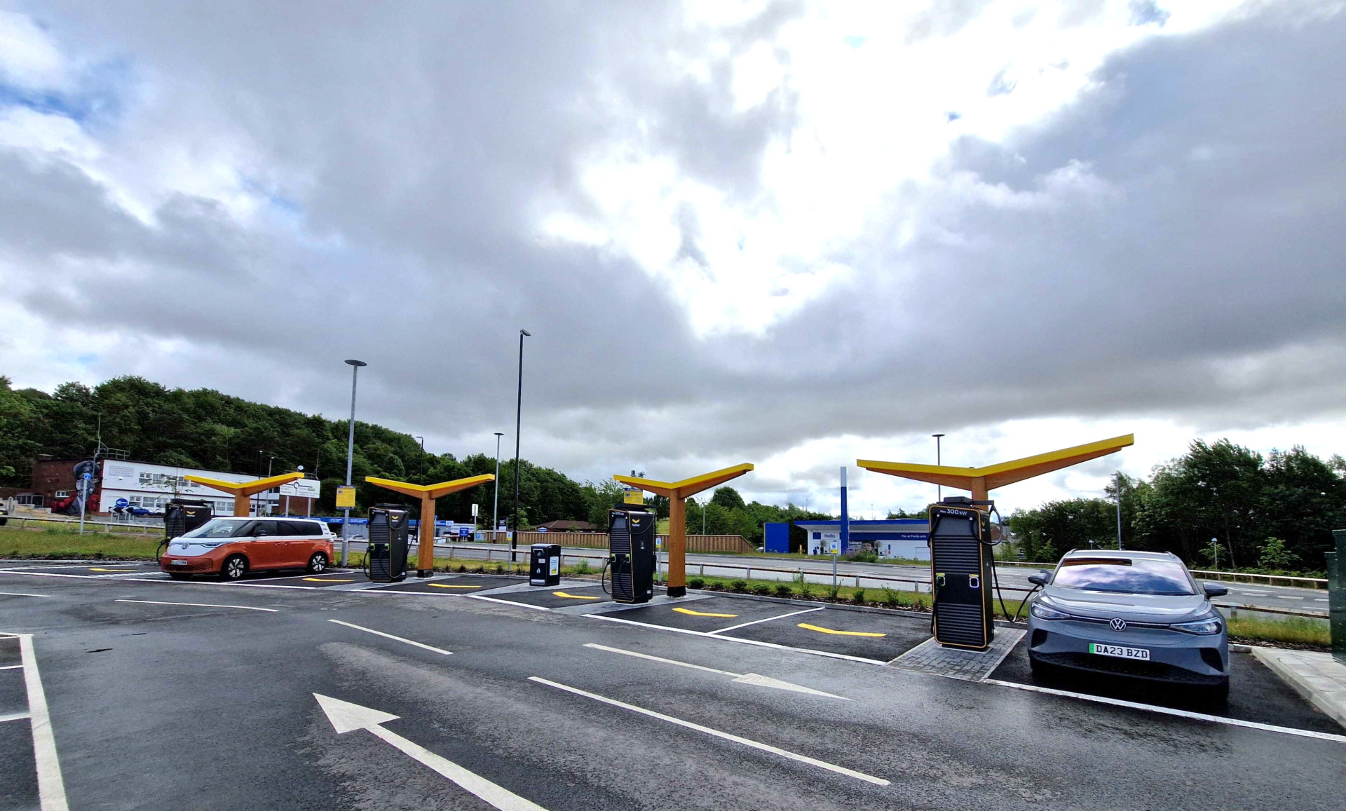 Fastned, UK’s best-rated electric vehicle (EV) charging station ...