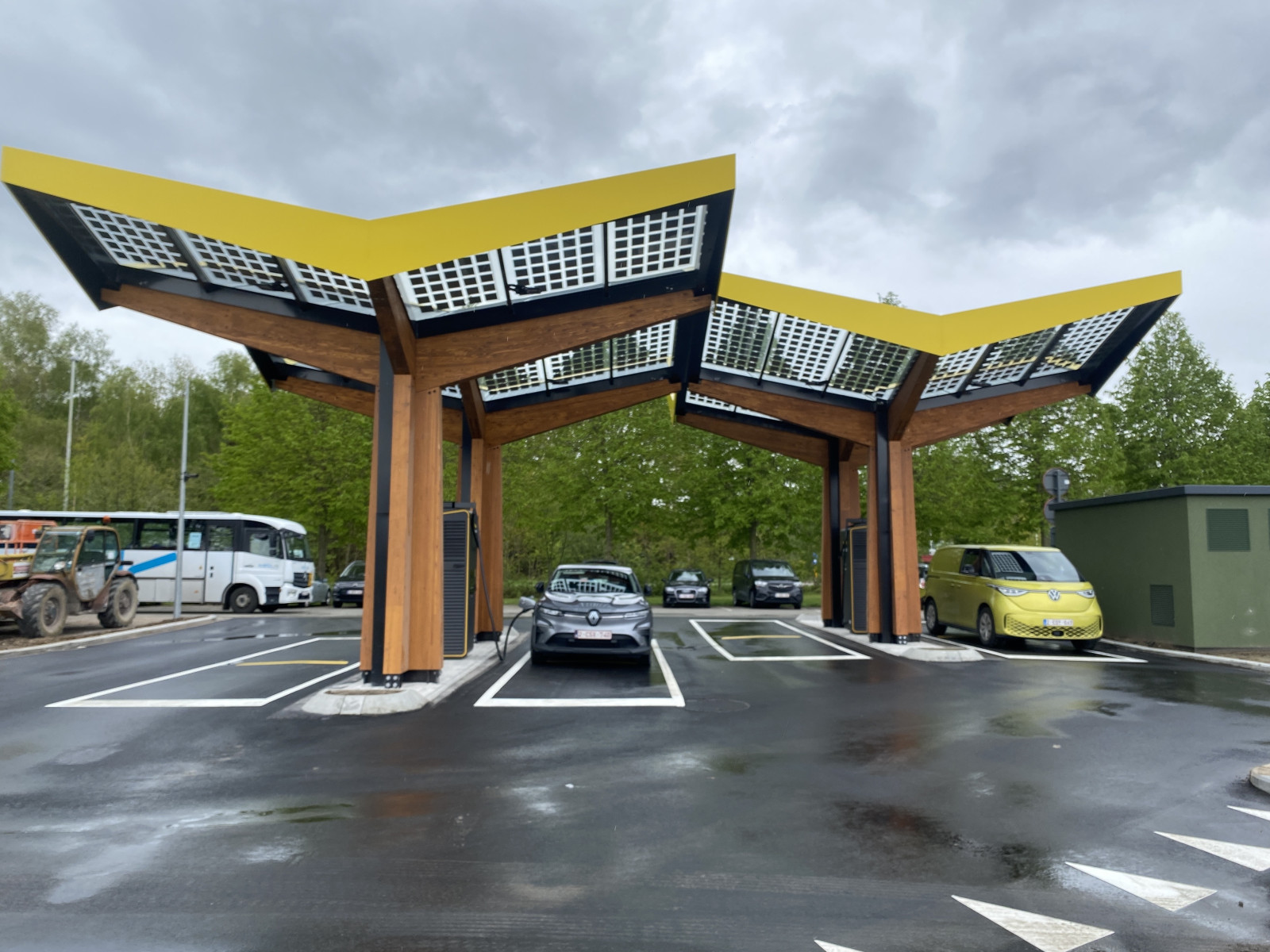 Fastned opent snellaadstation aan E40 in Jabbeke
