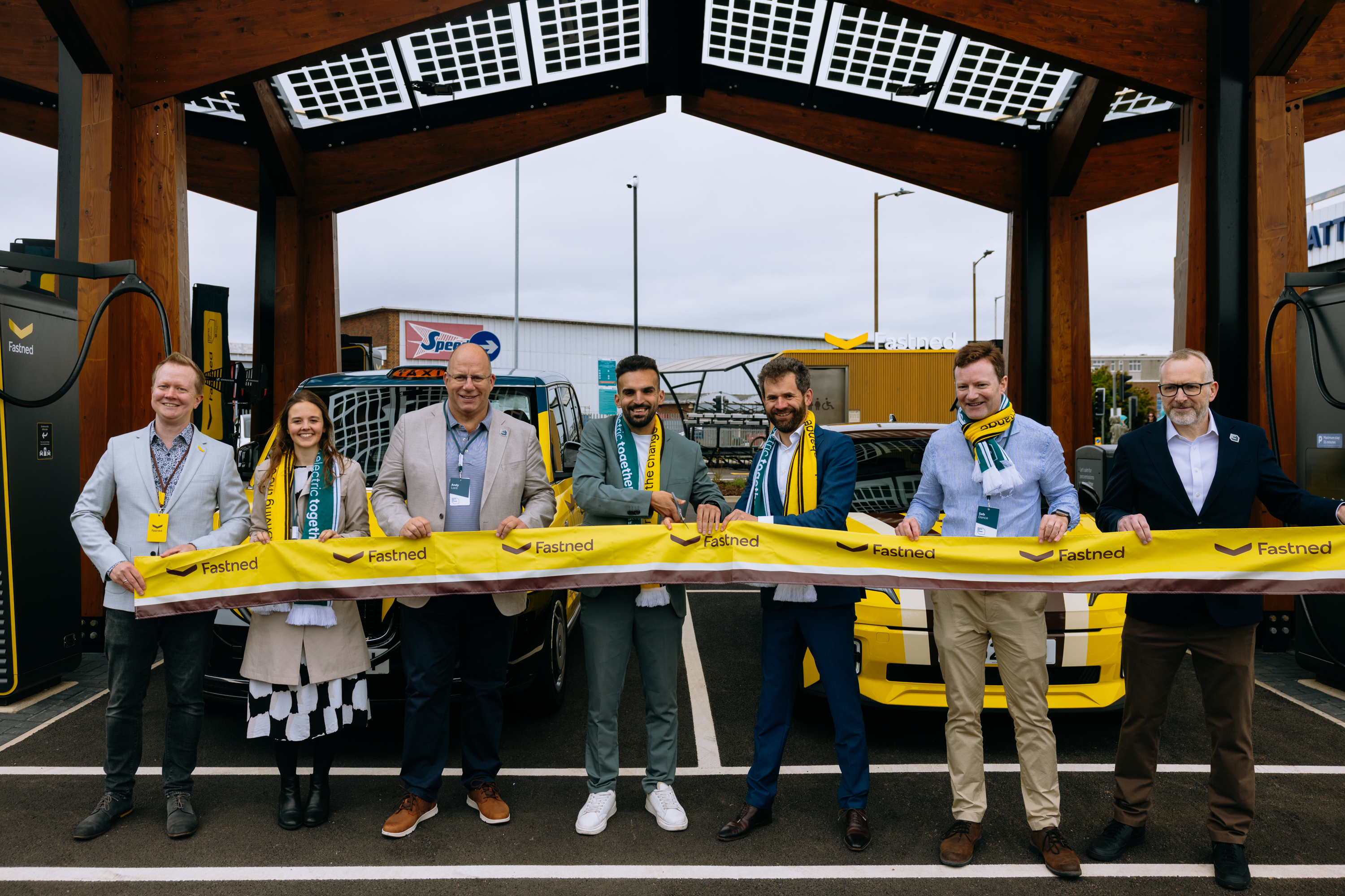 Fastned und Places for London eröffnen ersten Schnelllade-Hub nahe ...