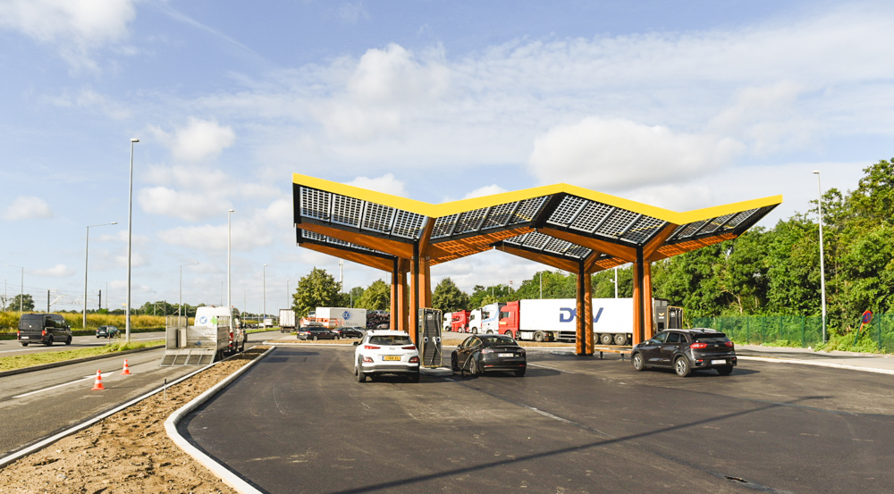 Fastned ouvre les deux premières stations de recharge rapide le long ...