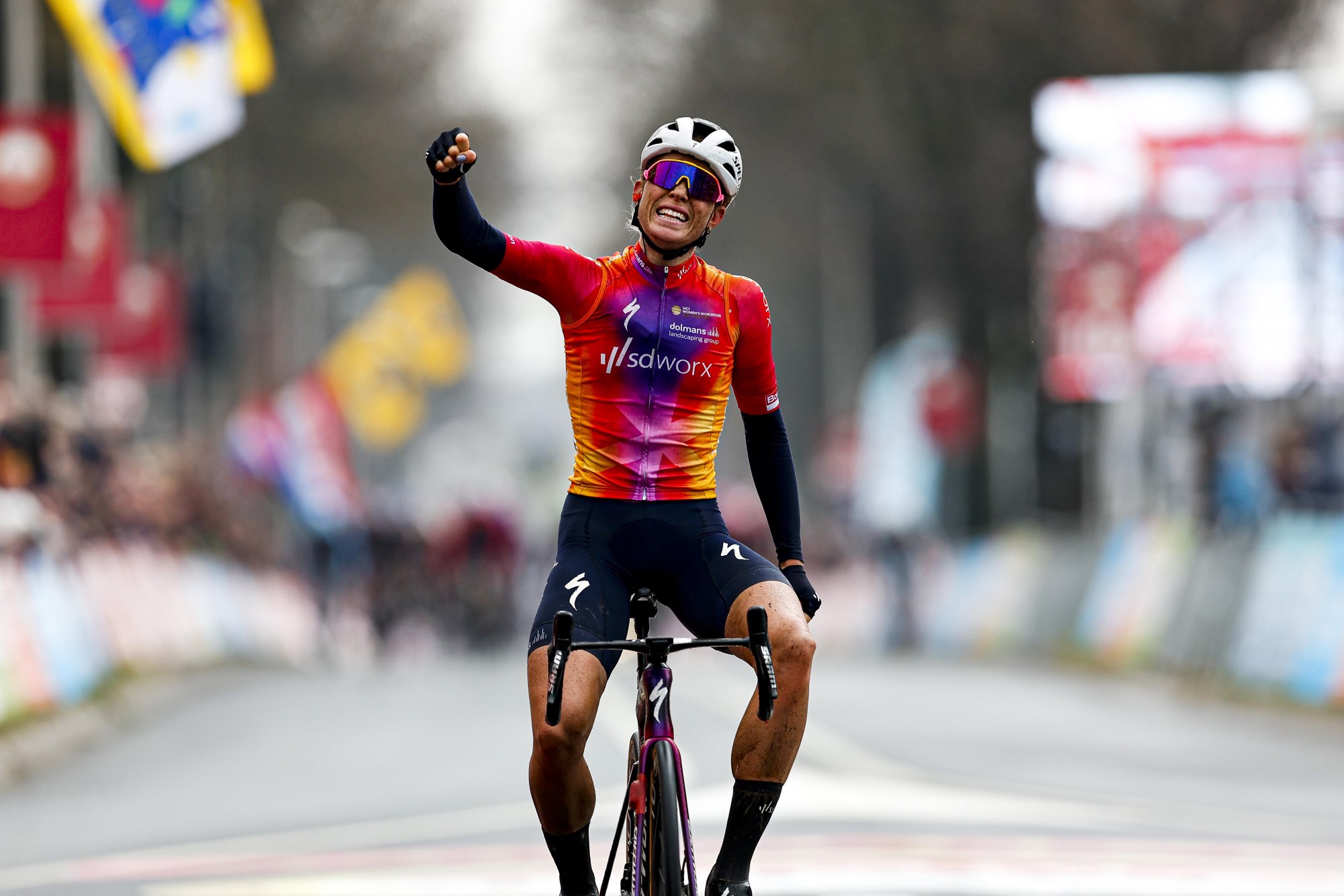 Na twee tweede plekken is Demi Vollering ditmaal de beste in de Amstel ...