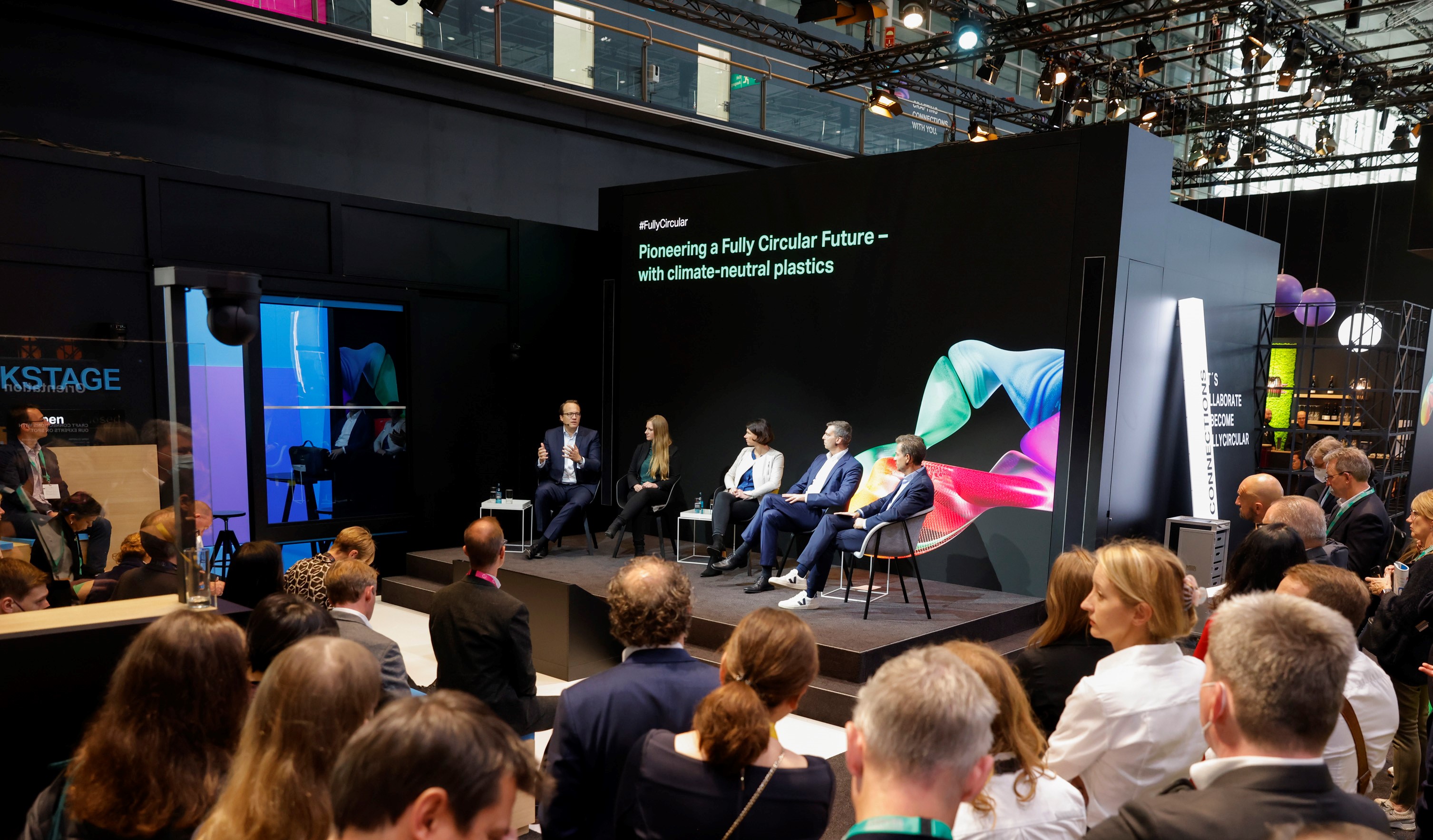 Covestro and Uniplan receive Red Dot Design Award