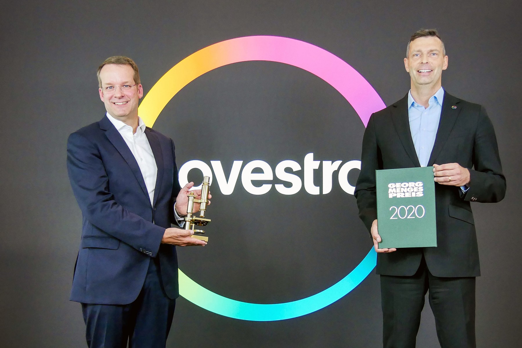 Covestro-CEO receives Georg Menges Prize