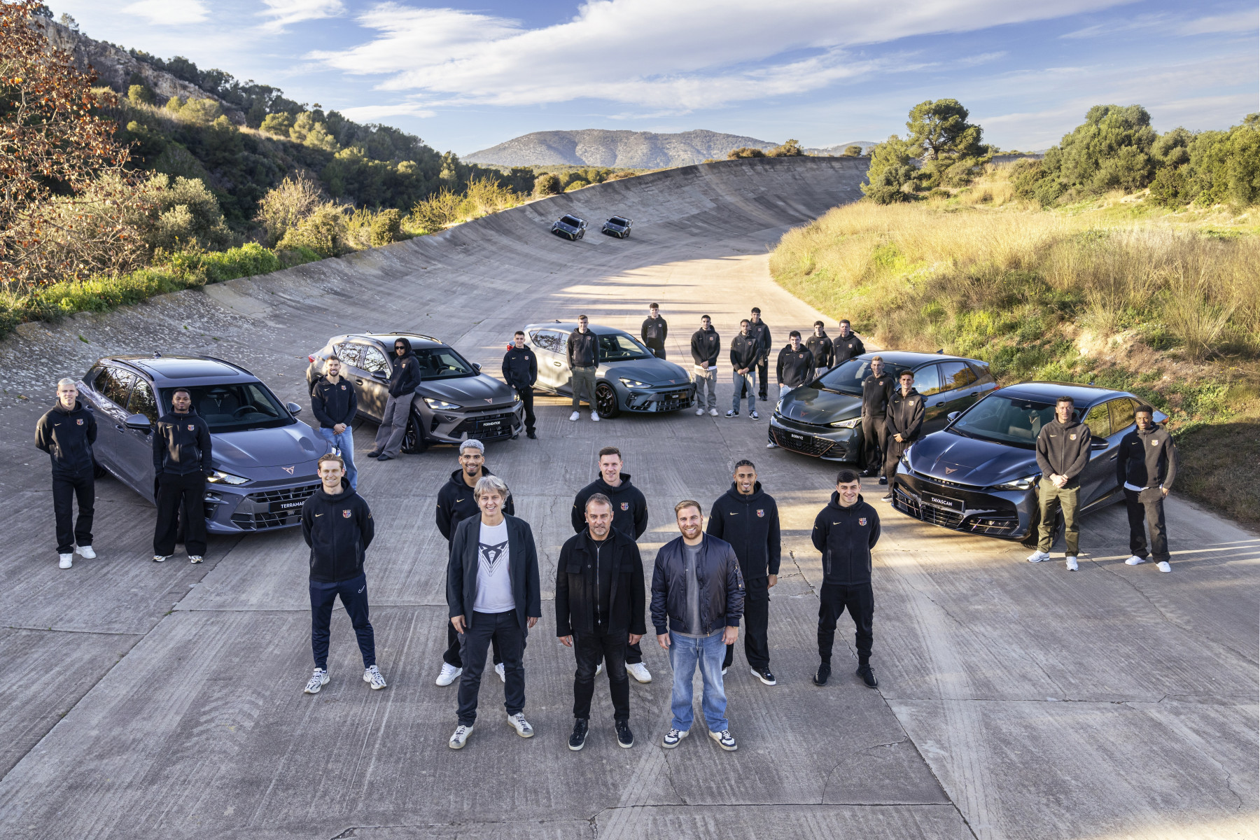 Spelers FC Barcelona testen hun nieuwe CUPRA op het Terramar Circuit