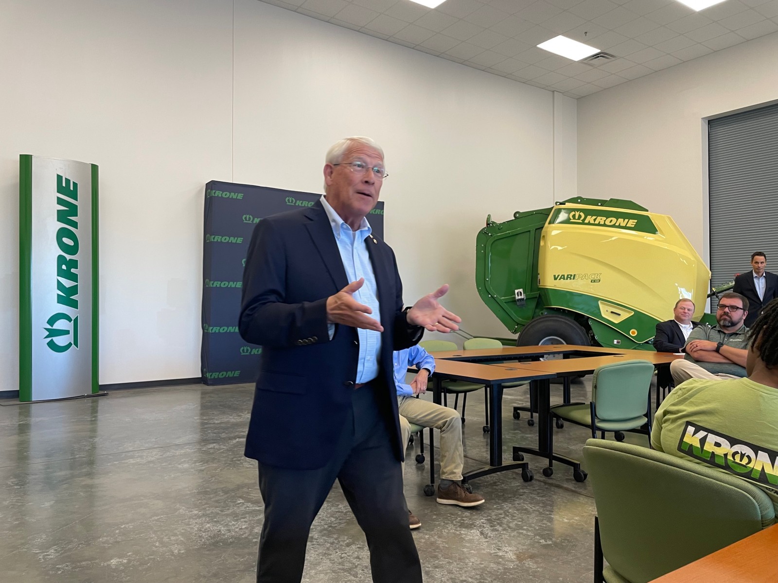 Krone North America and AEM Host Senator Wicker for Facility Tour