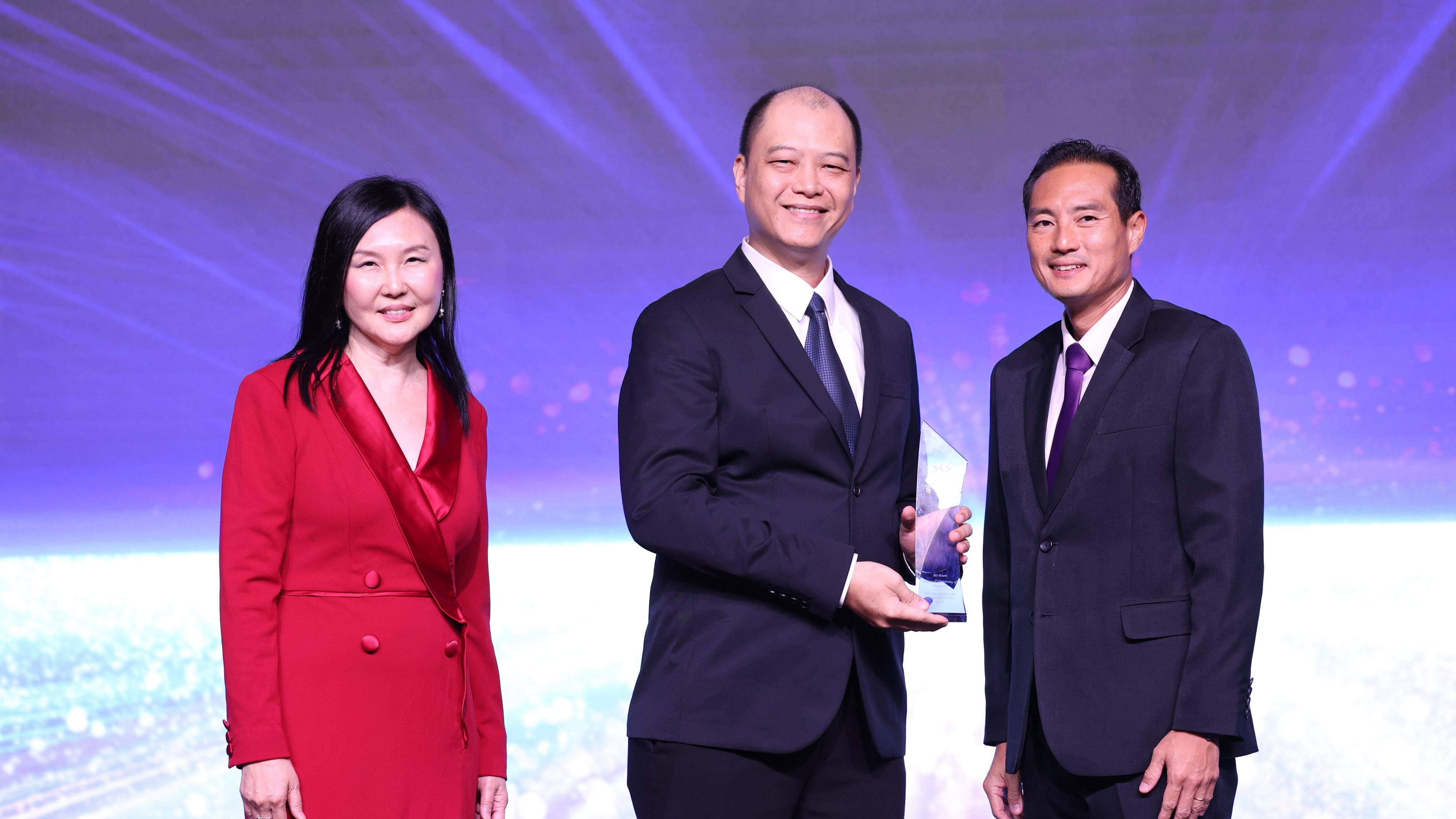 NUS IT wins Digital Achievers (Team) Award at Tech Leader Awards 2025 ...