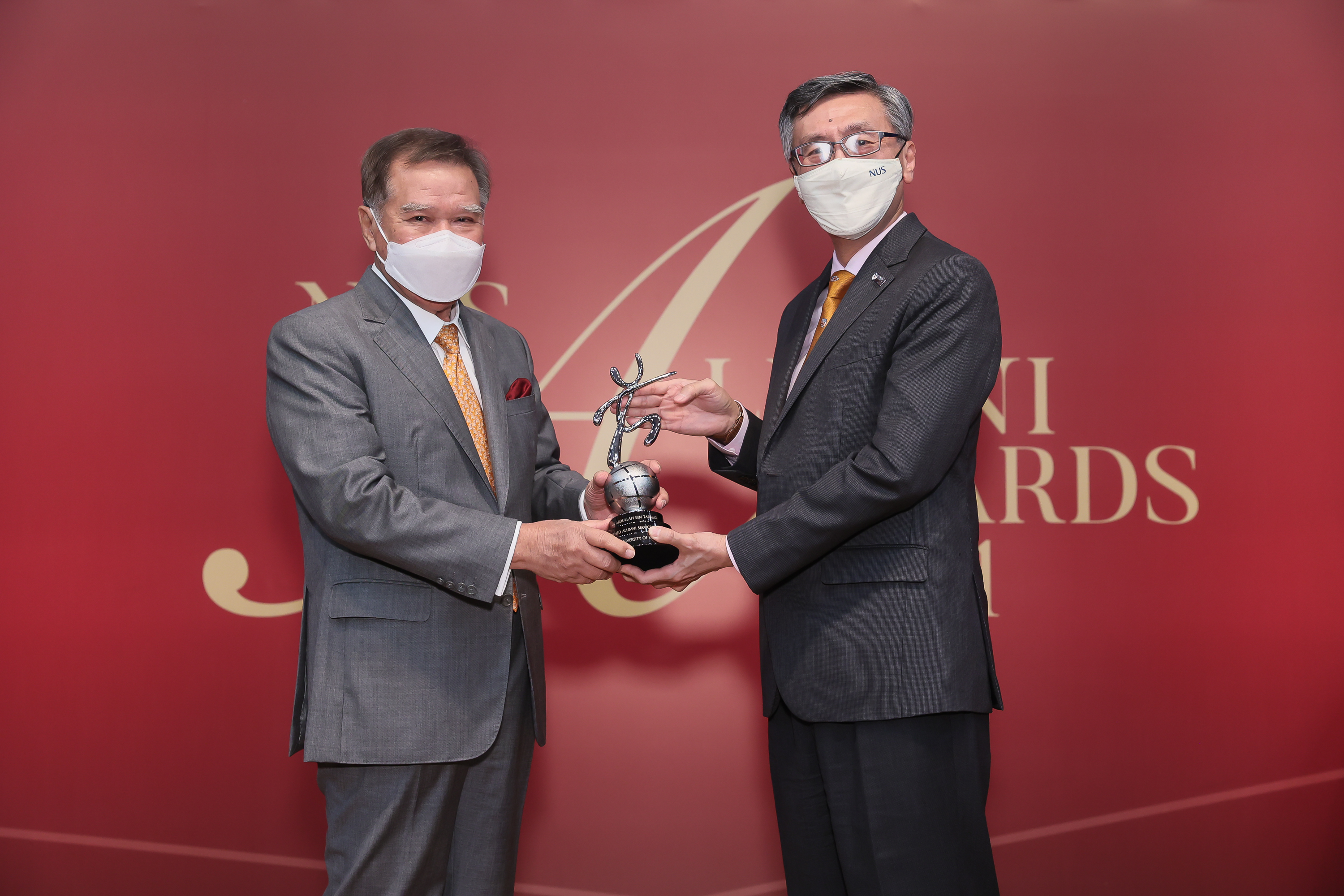 Largest cohort of outstanding alumni honoured at NUS Alumni Awards 2021