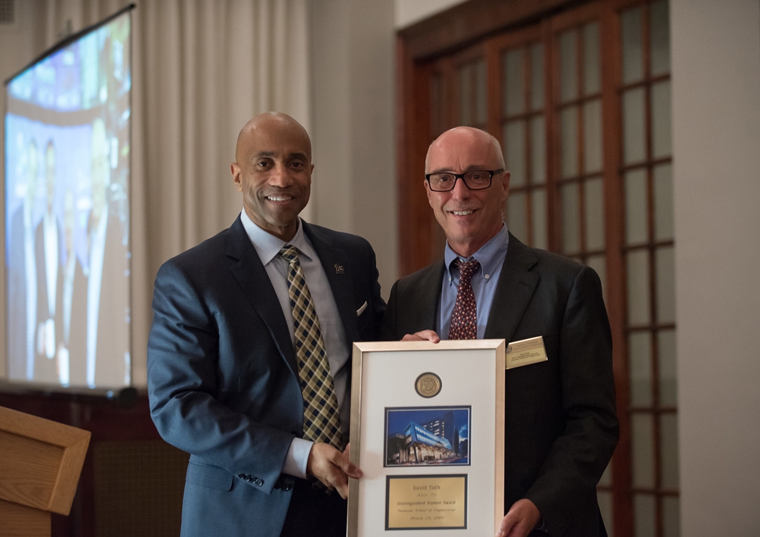 The Swanson School Presents David Toth with 2019 Distinguished Alumni Award