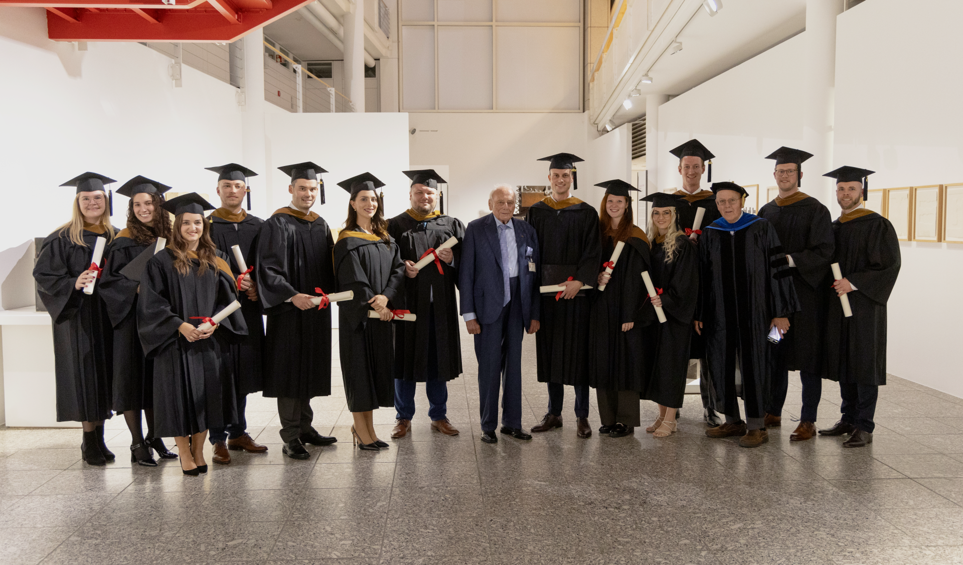 Master-Absolventen von 2024 der University of Louisville feiern ihren ...