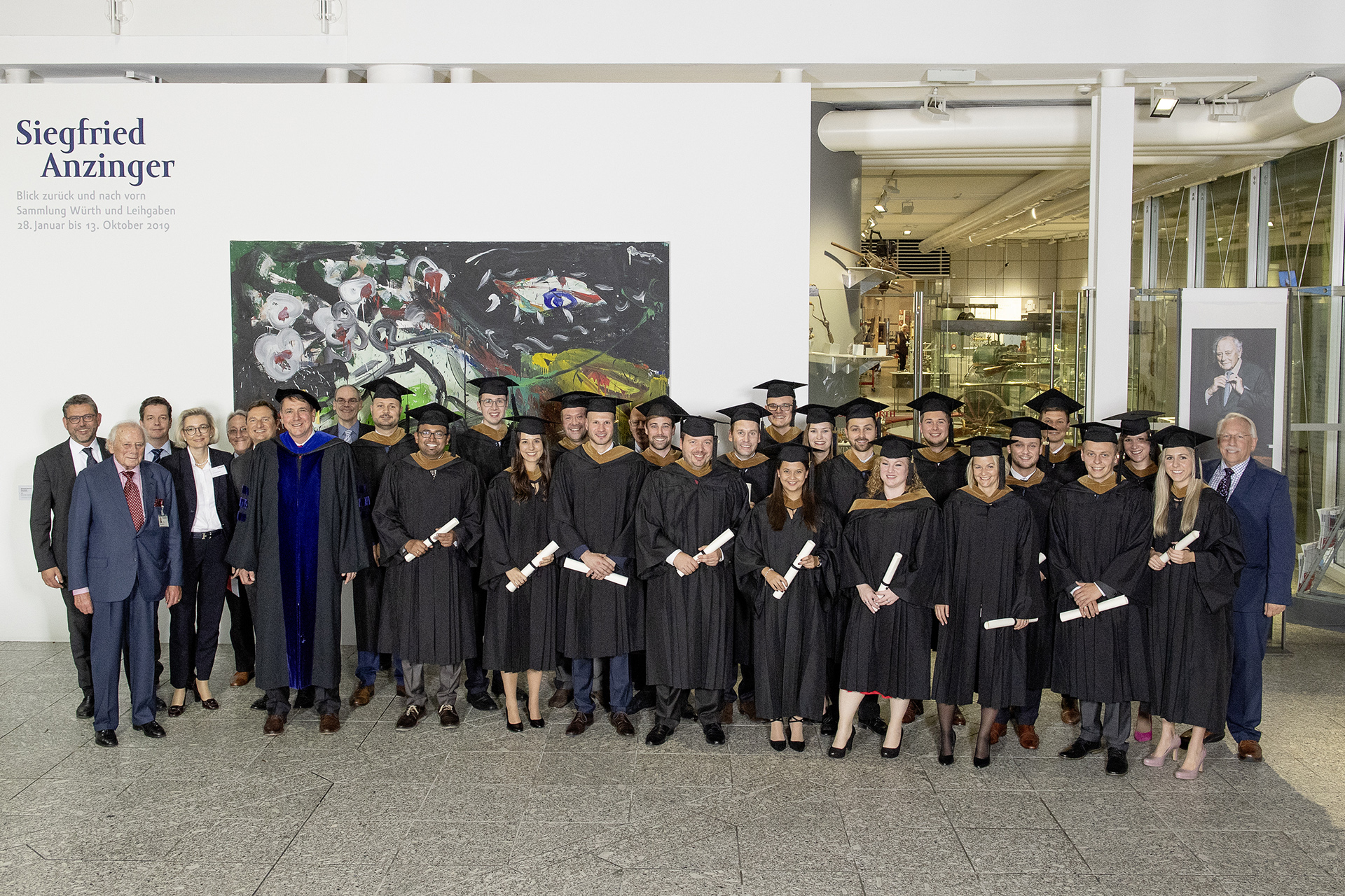 Master-Absolventen der University of Louisville feiern ihren Abschluss