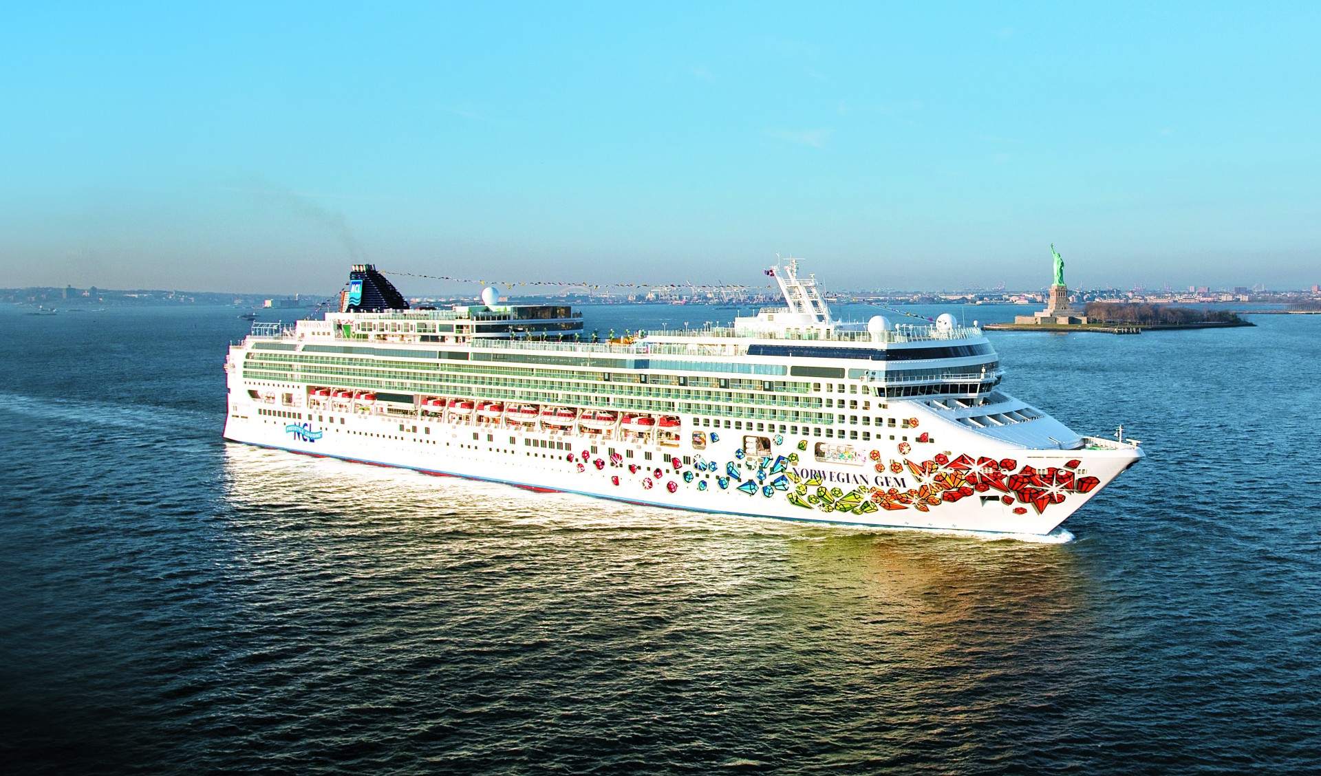 Norwegian Gem to Traverse Panama Canal for the First Time