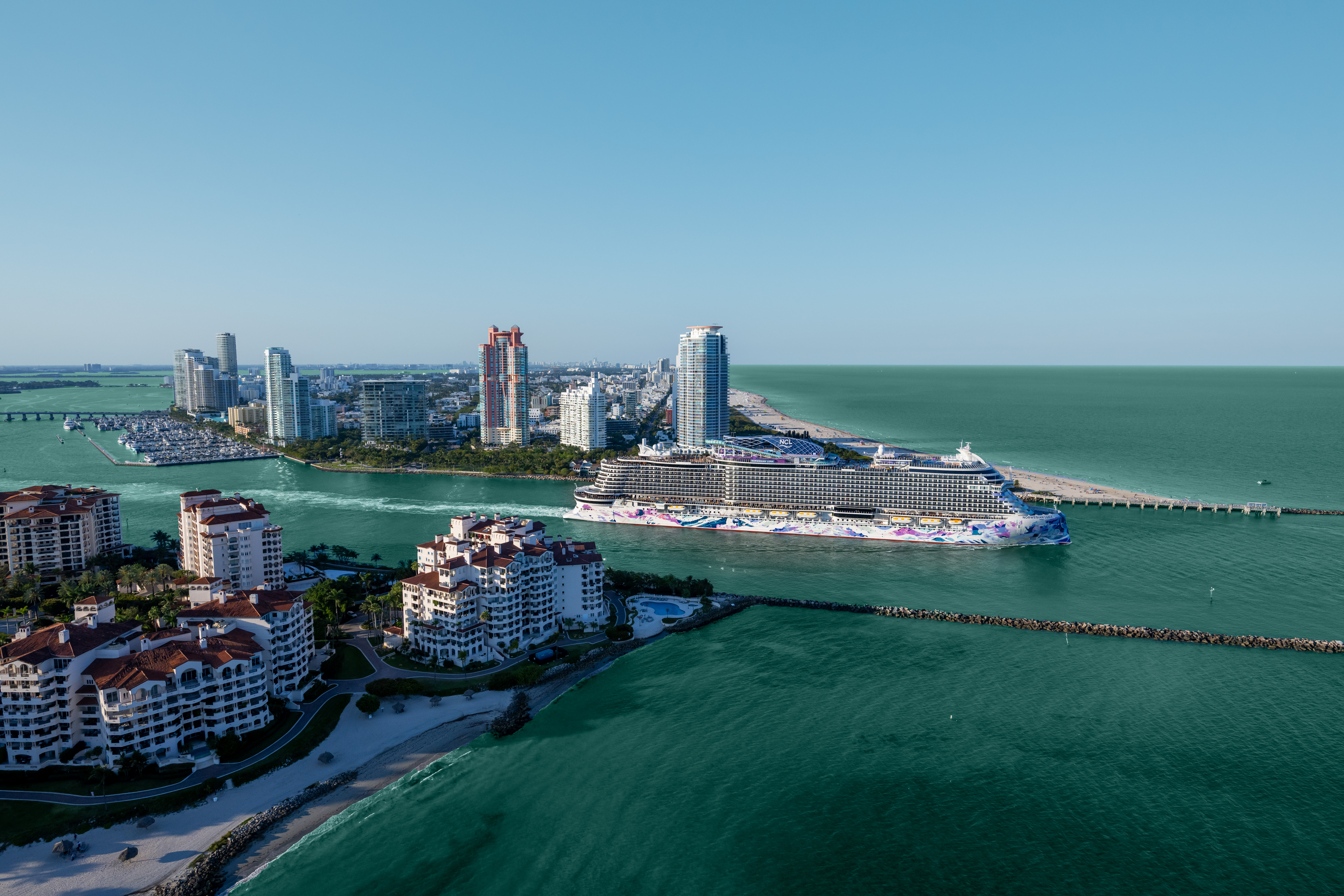 Norwegian Cruise Line® Bautiza El Impresionante Norwegian Luna, El ...