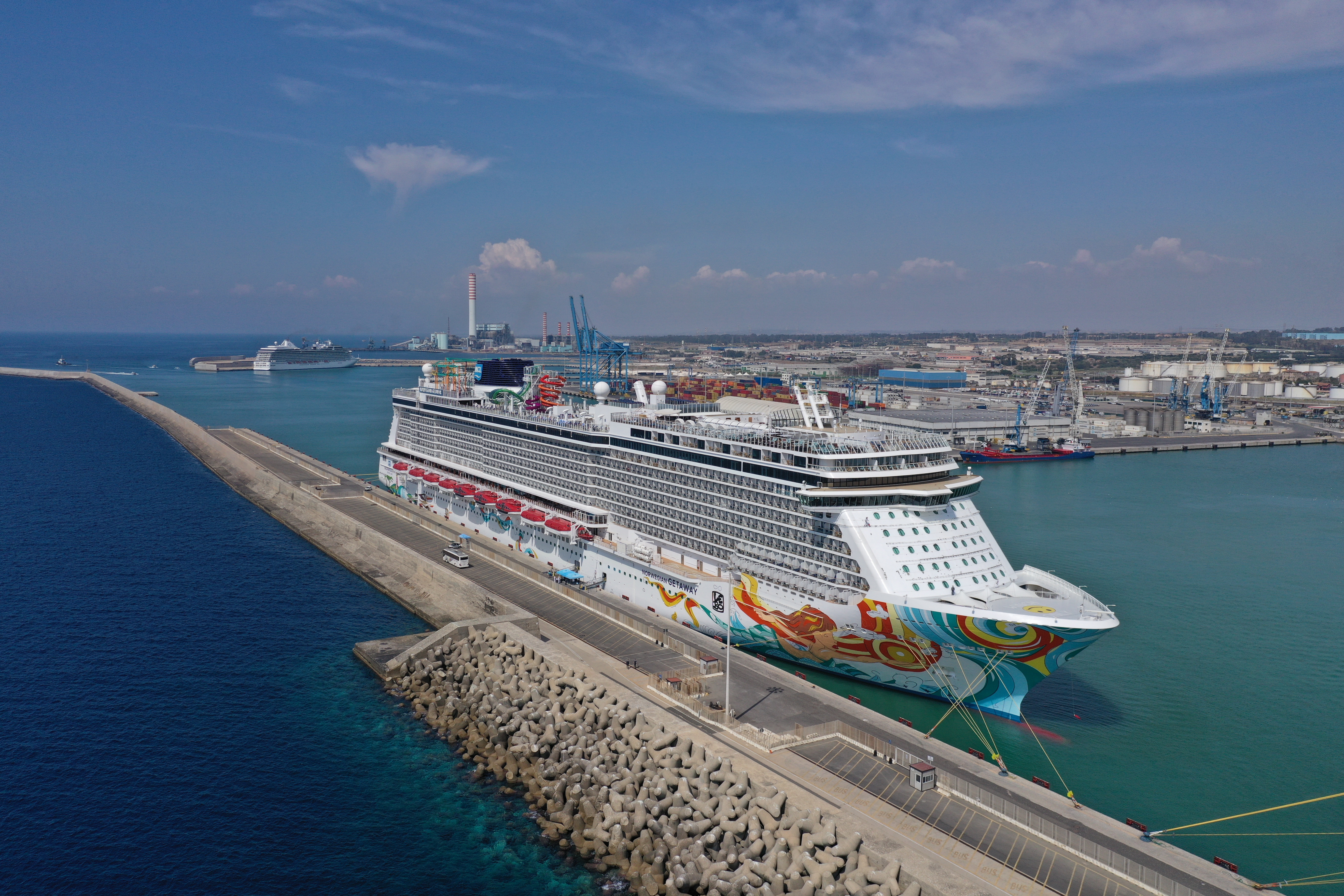 Norwegian Cruise Line Celebrates The Return of Two More Ships in the ...