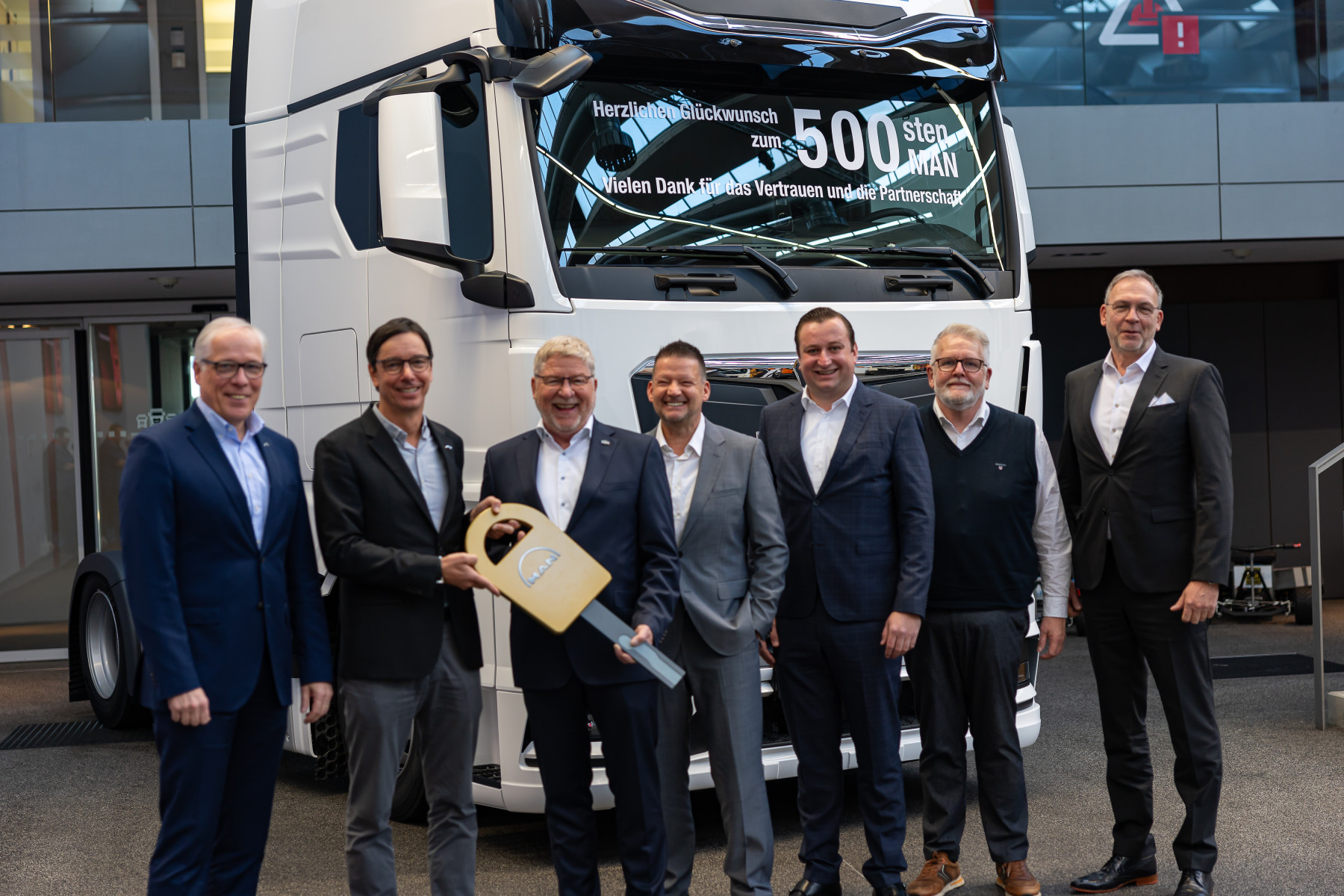 Gemeinsam nach vorne: 500. MAN Lkw an GEORGI Group übergeben