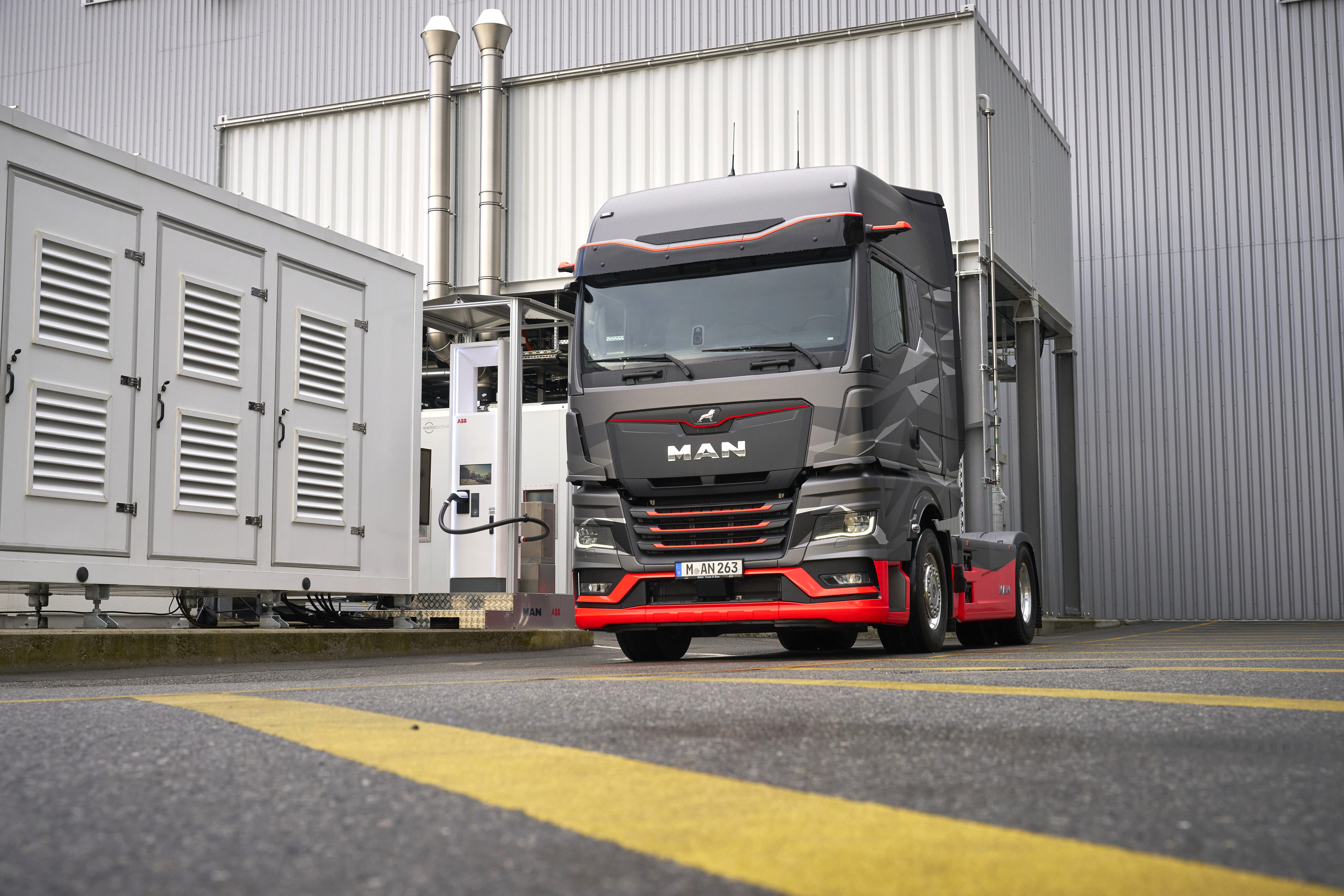 ABB E-mobility and MAN demonstrate megawatt charging on the eTruck for ...