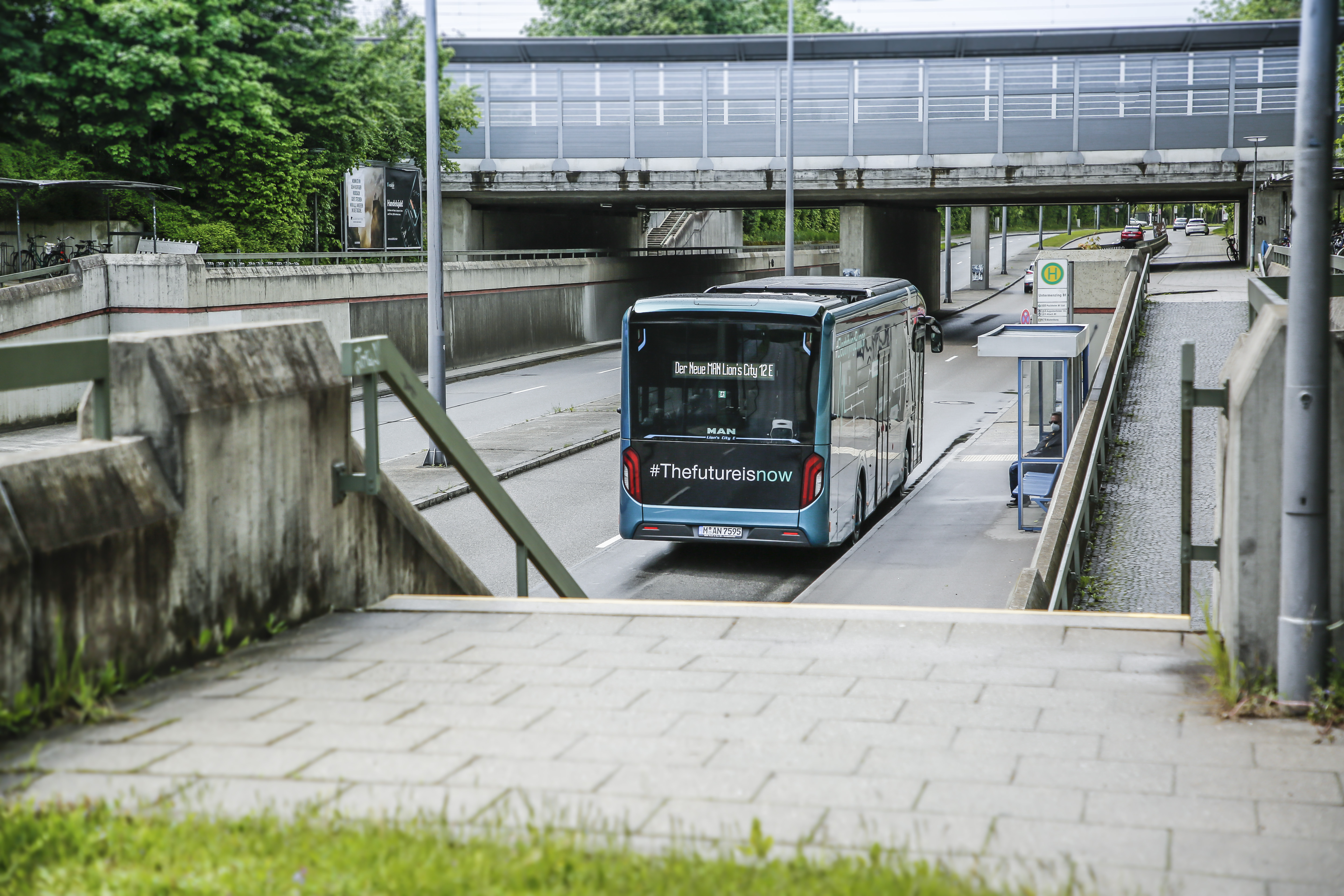 MAN sets the standard for range: Fully electric bus breaks the 550 ...