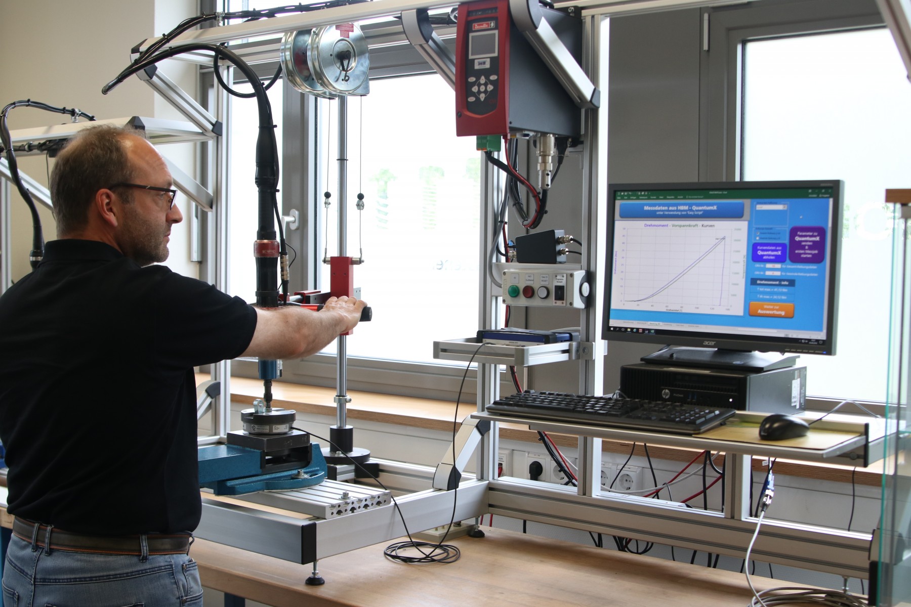 Verbindungselemente für Kunststoffe - ARNOLD UMFORMTECHNIK