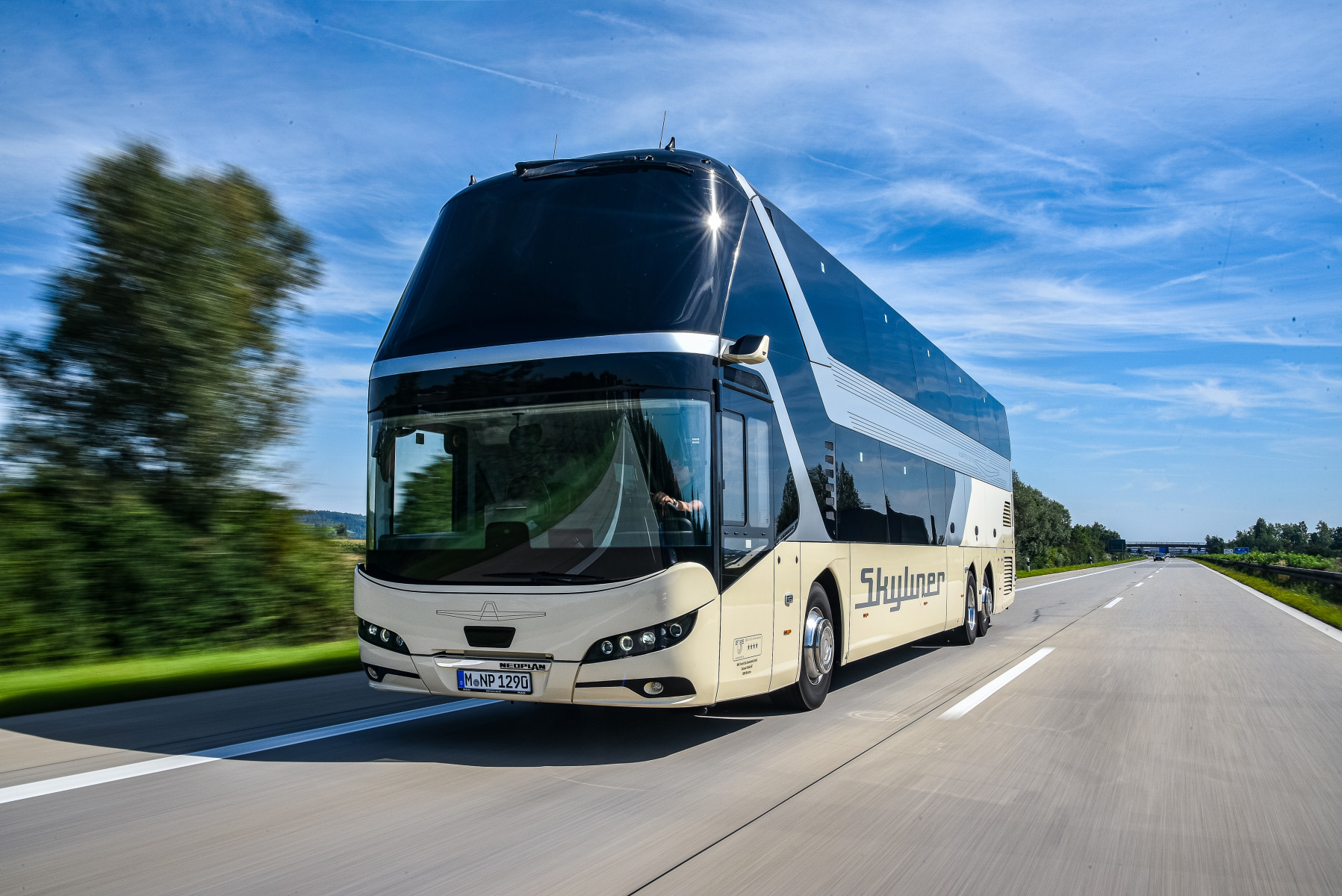 NEOPLAN Skyliner se estrena en la vanguardista edición «Auwärter Edition»