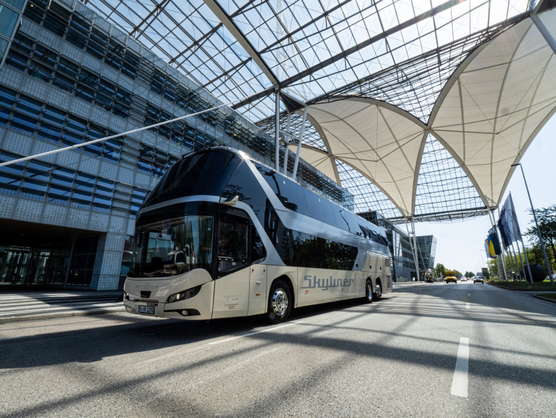 NEOPLAN Skyliner se estrena en la vanguardista edición «Auwärter Edition»