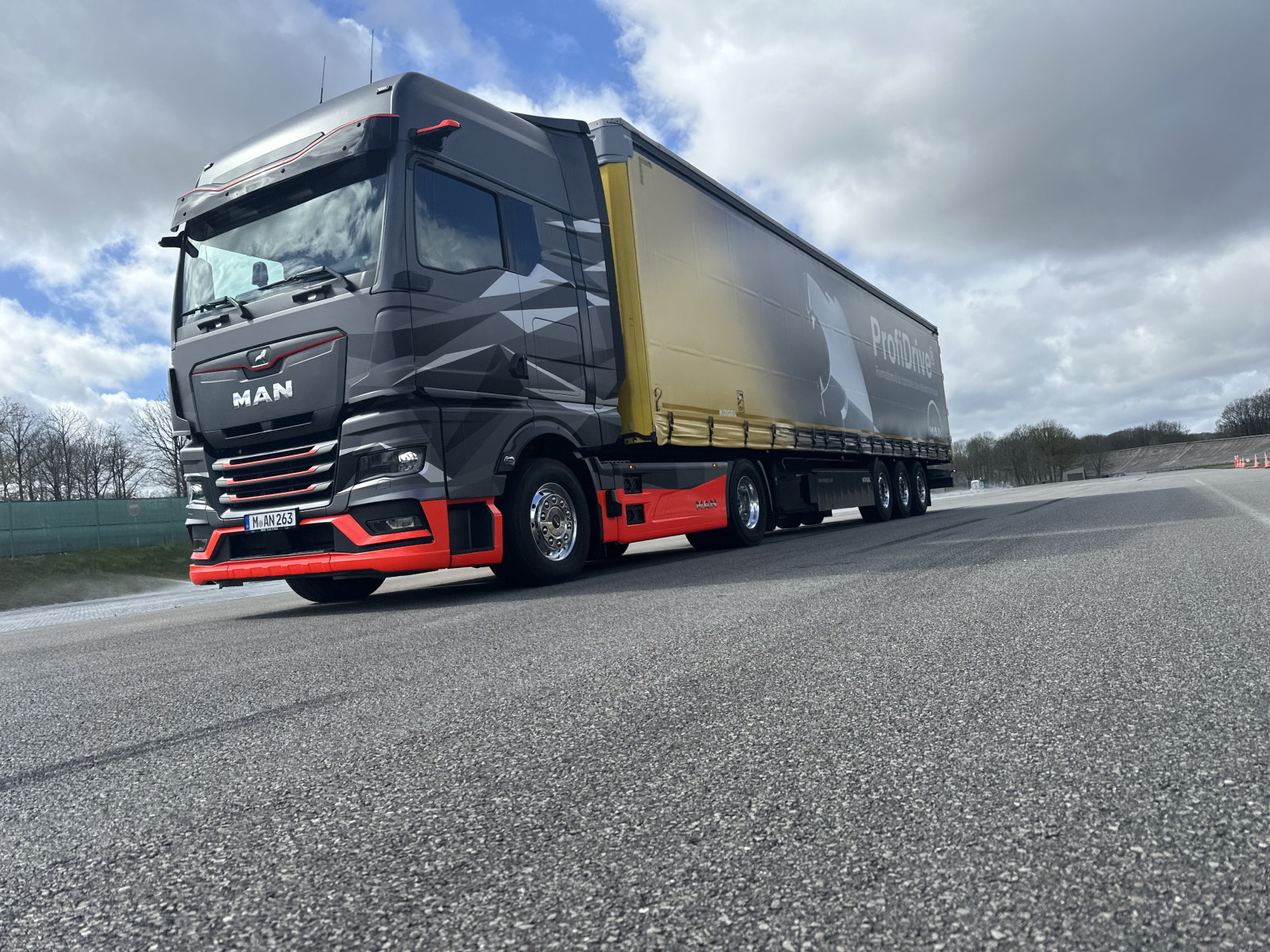 Première présentation dynamique du camion électrique MAN eTGX en France