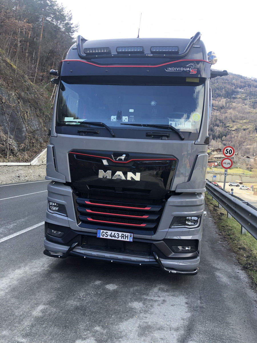 Un MAN TGX Individual Lion S pour les Carrelages du Haut Bugey